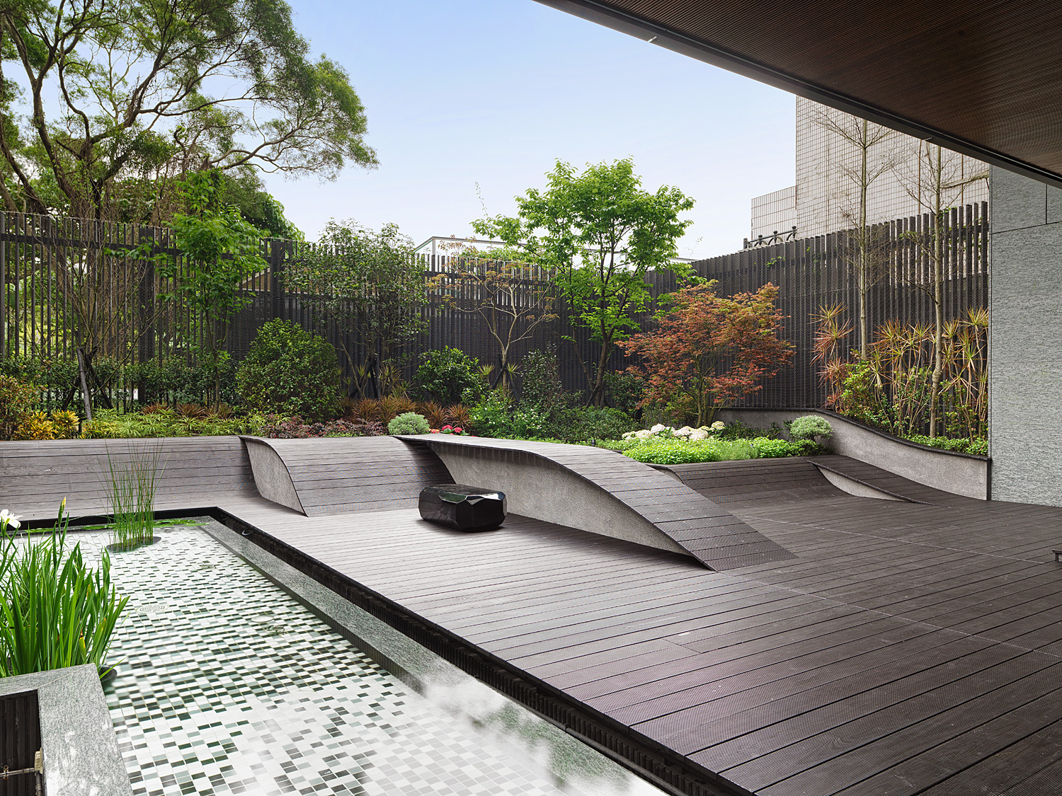 Improvised Syncopation by Chains Interior - Architizer