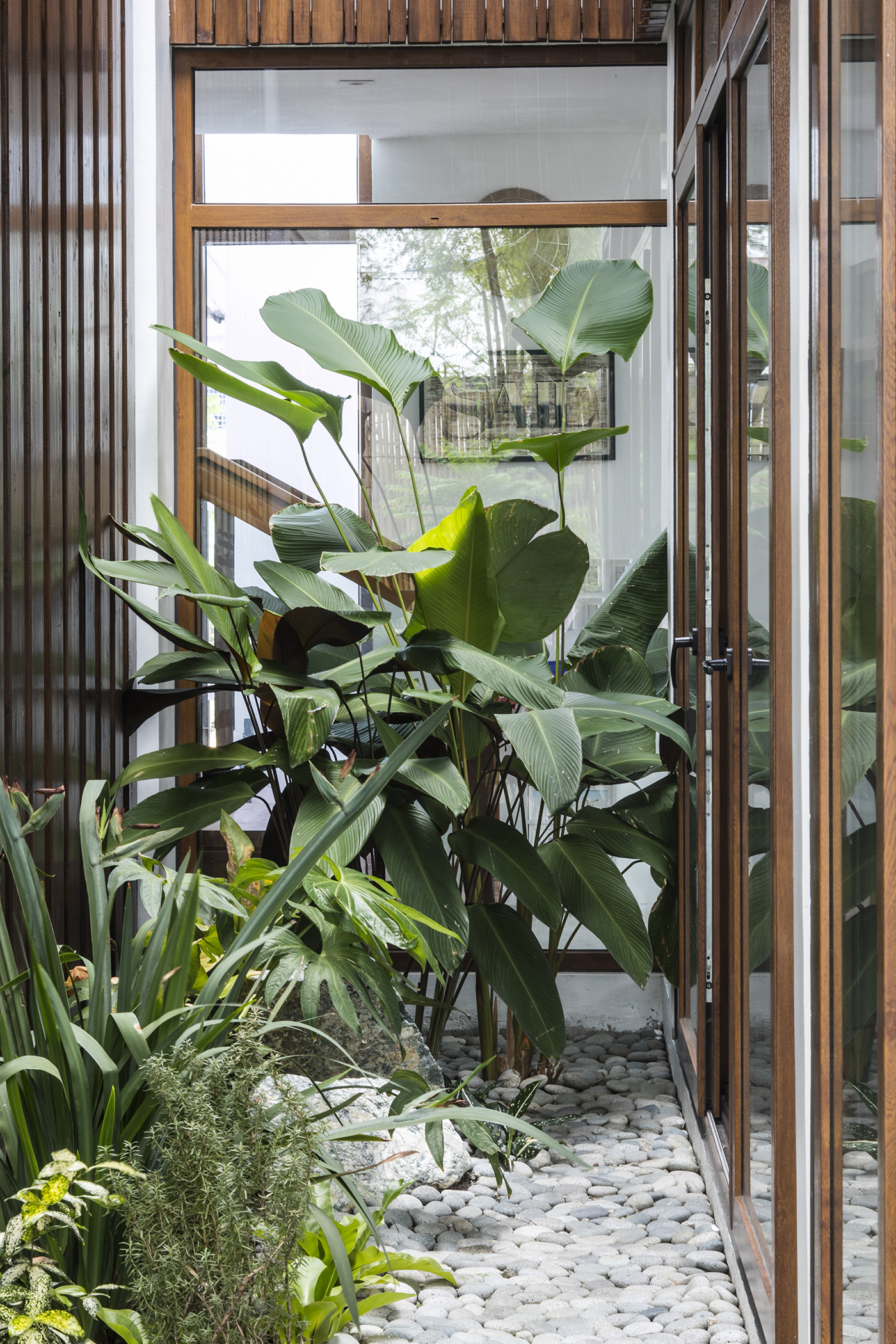 C Residence by DEQA Design Collaborative (formerly DDC Architectural Studio) - Architizer