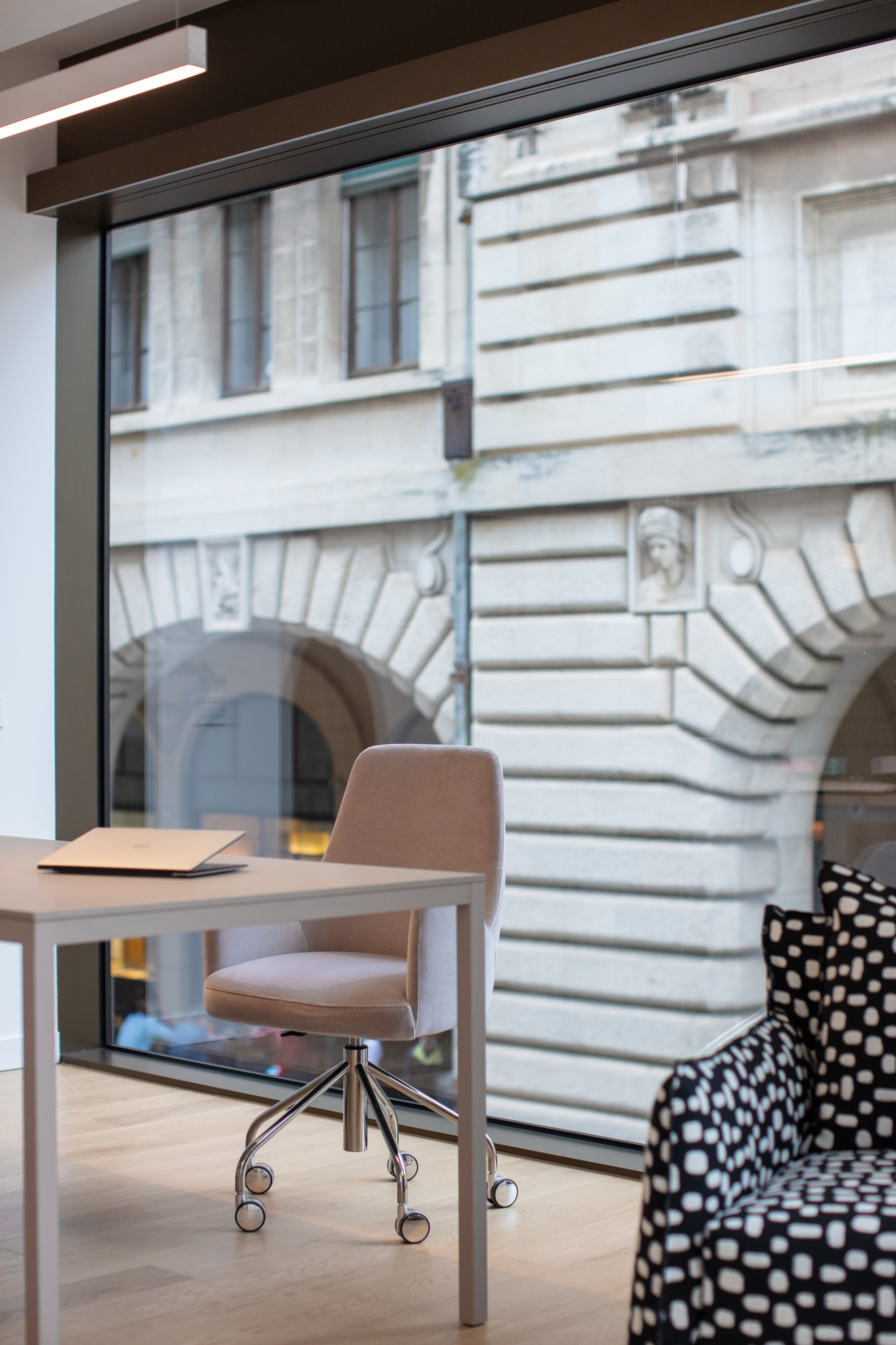 Germaine de Capuccini Corporate showroom and italian headquarter by Visual Display - Interior ...