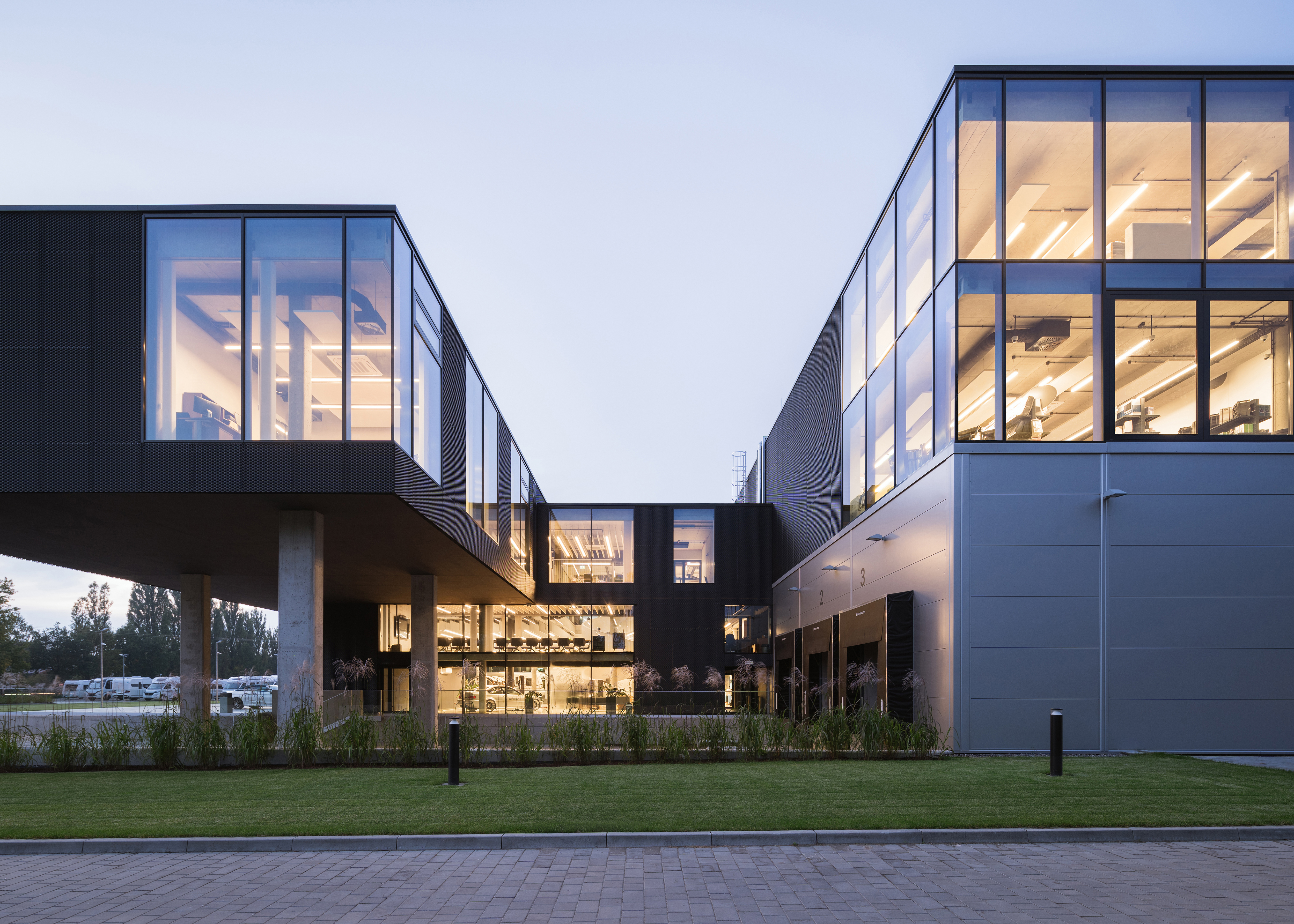 2N-Everpol - Showroom and Storage Facility by STARUŃ WANIK ARCHITECTS - Architizer