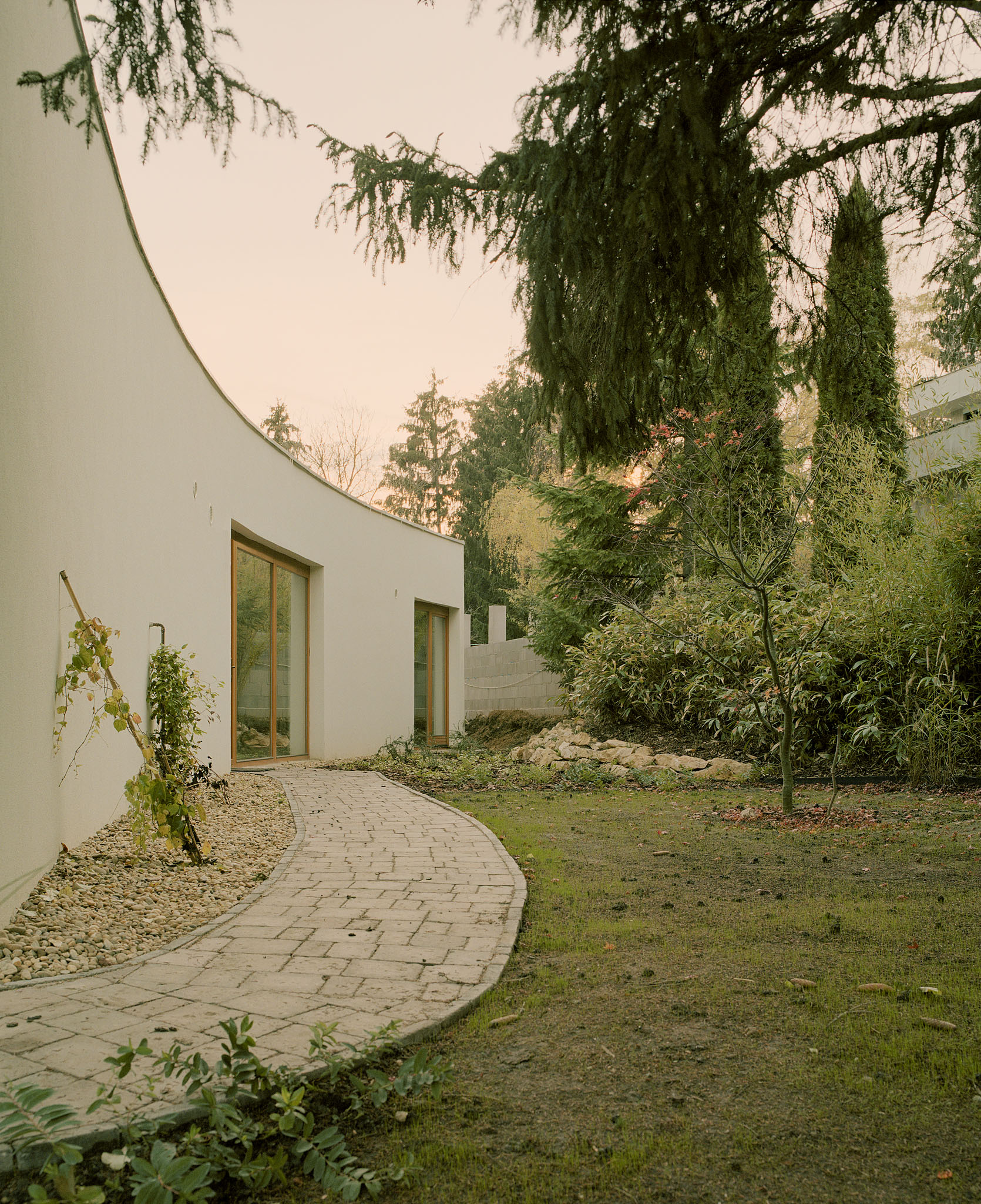 House and Atelier among the Foothills of Buda by GUBAHÁMORI - Architizer