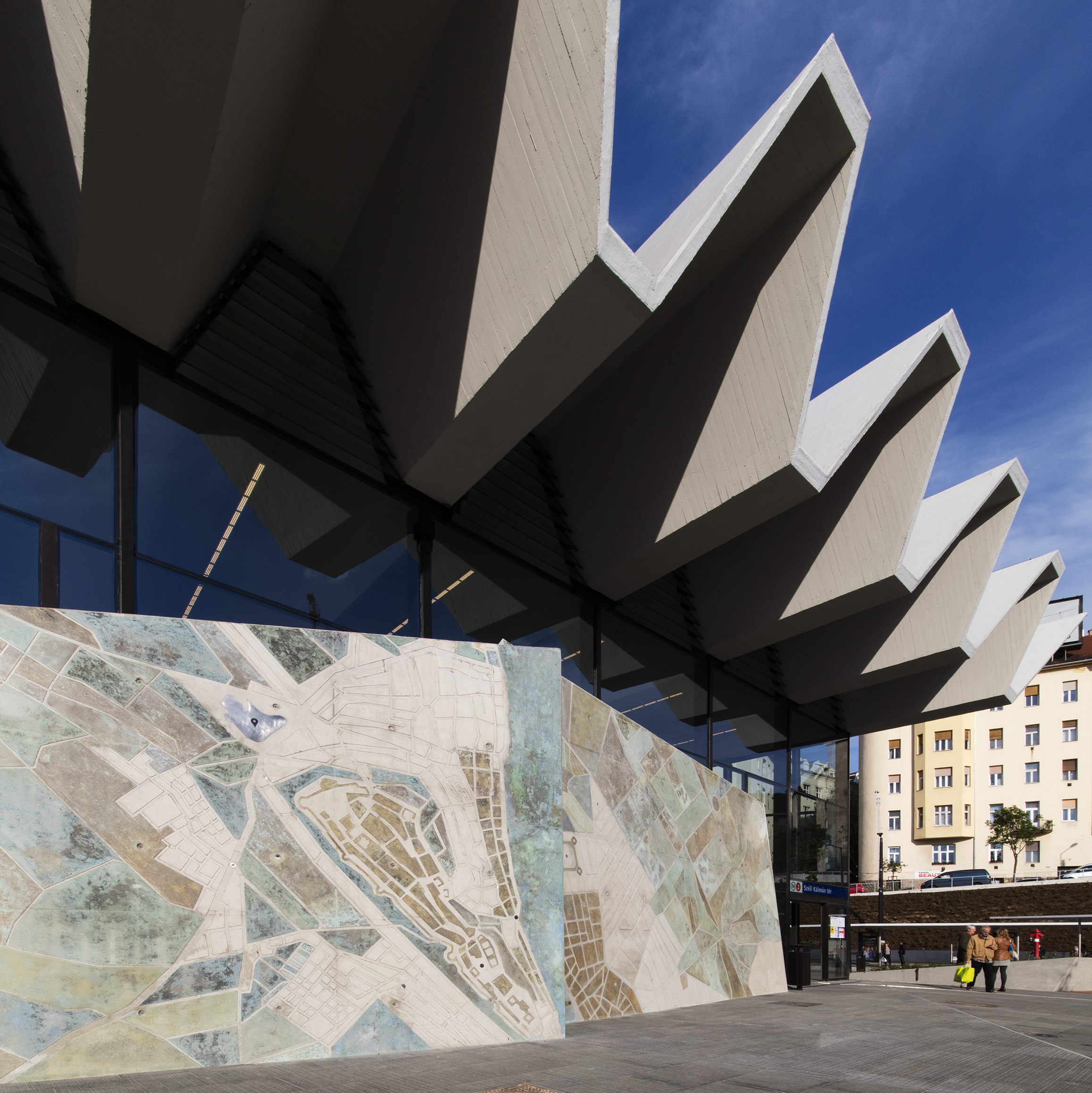 Design Concrete Surfaces and Concrete Objects on Széll Kálmán square, Budapest by S39 Hybrid ...