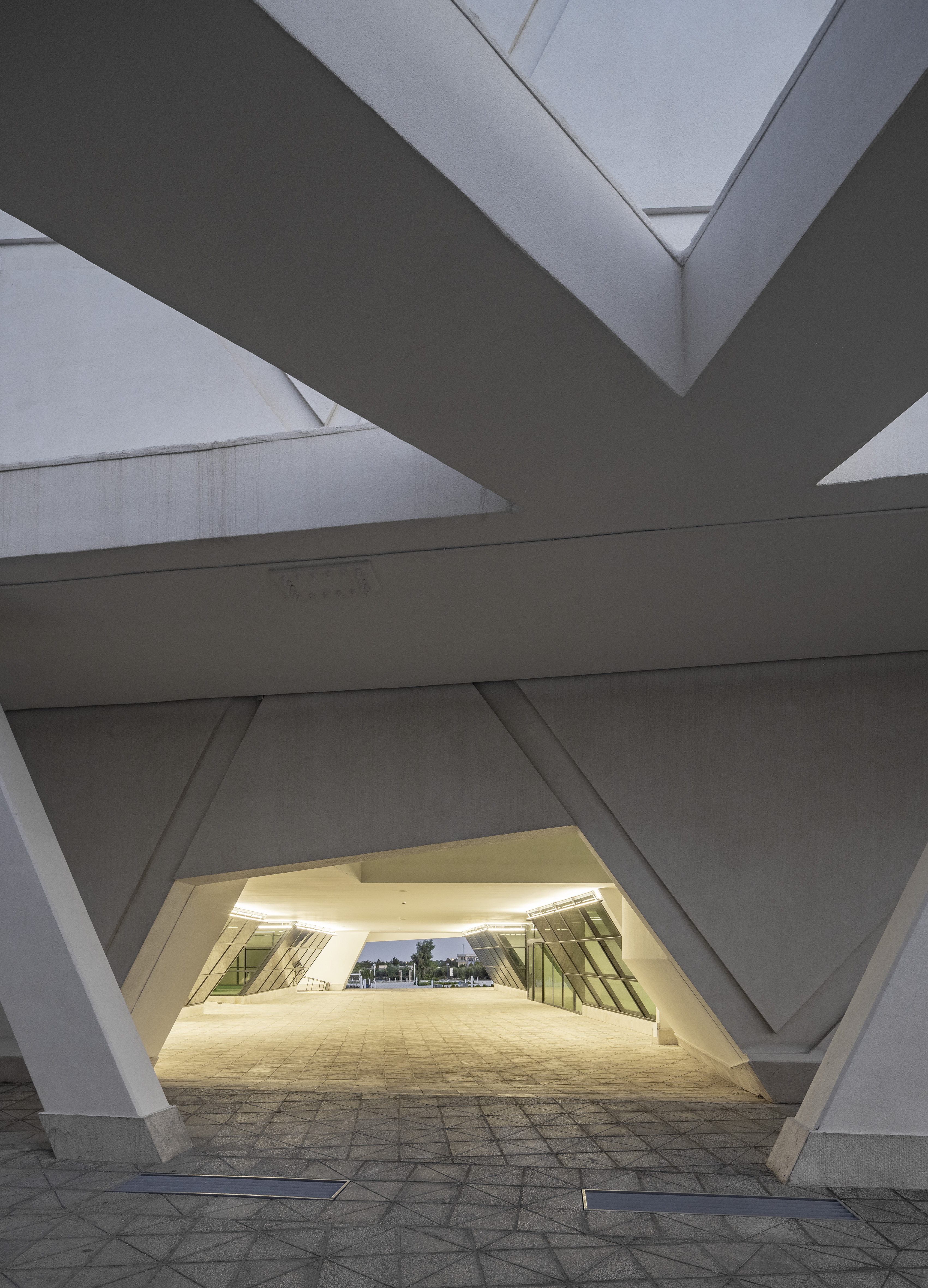 University of Semnan Auditorium and Library by New Wave Architecture(Lida Almassian / Shahin ...