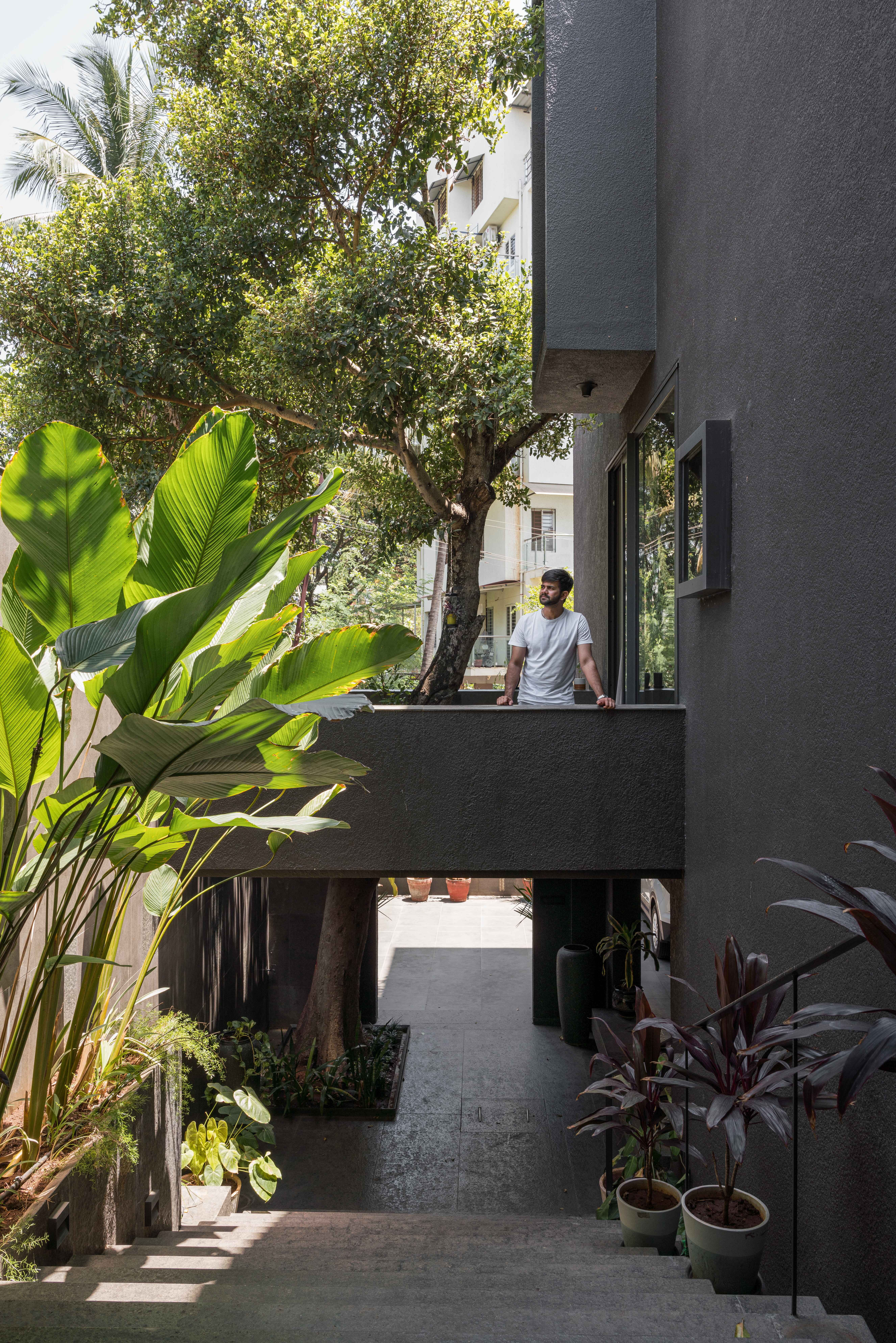 Charcoal Charm by POD STUDIO - Architizer