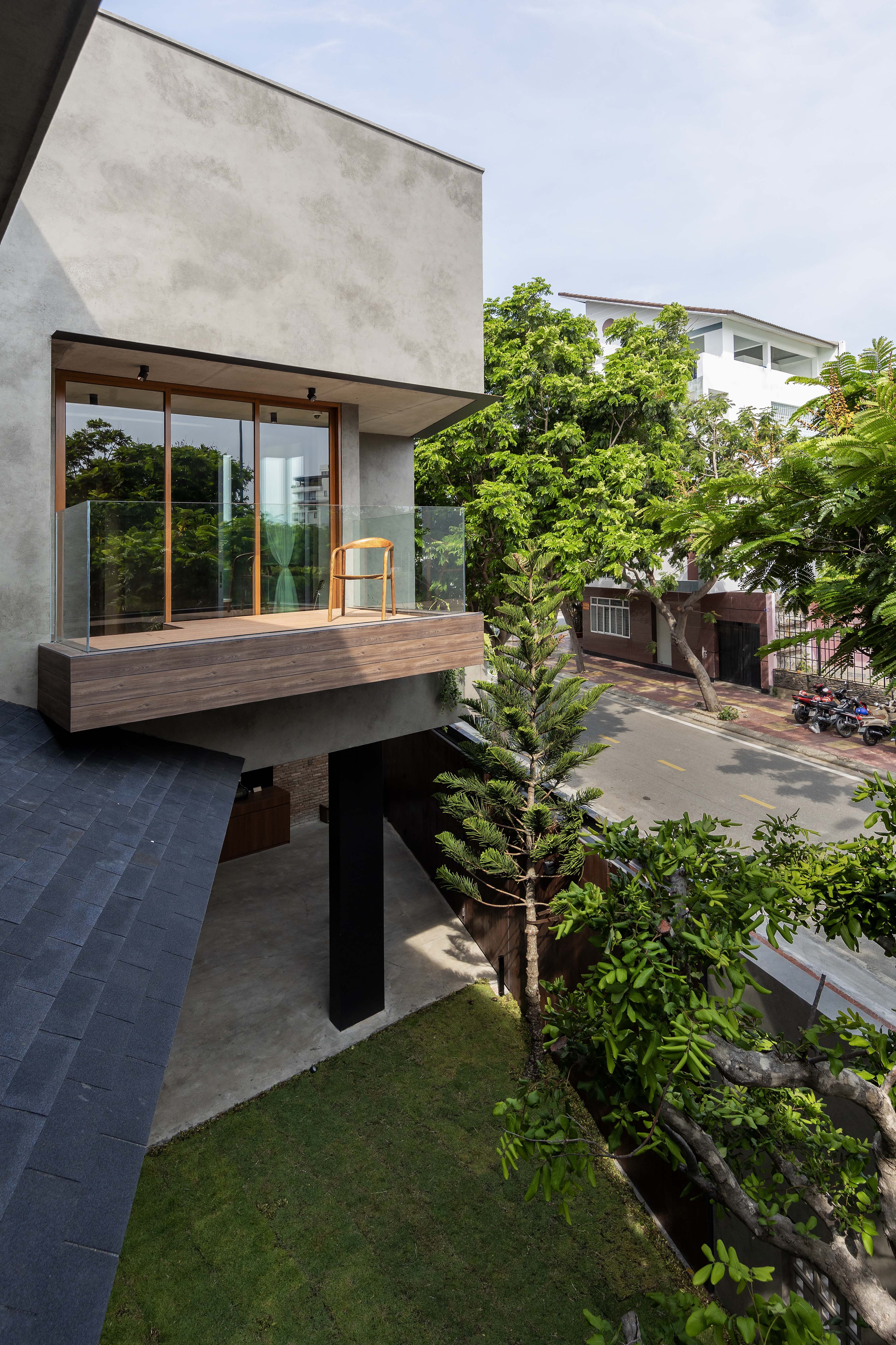 Phan Rang House - Hidden yard by Plus Idea Studio - Architizer