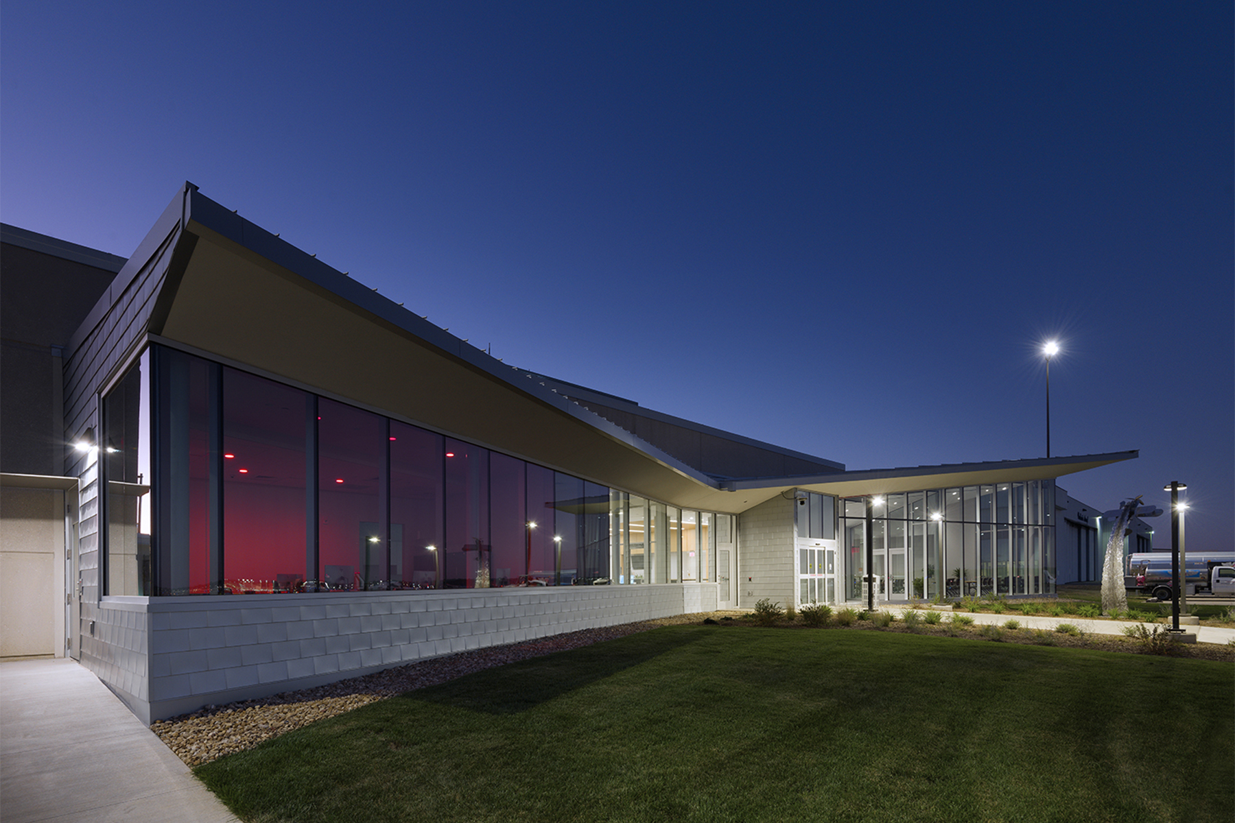 Midwest Premier General Aviation Terminal Renovation & Addition by Dake Wells Architecture ...