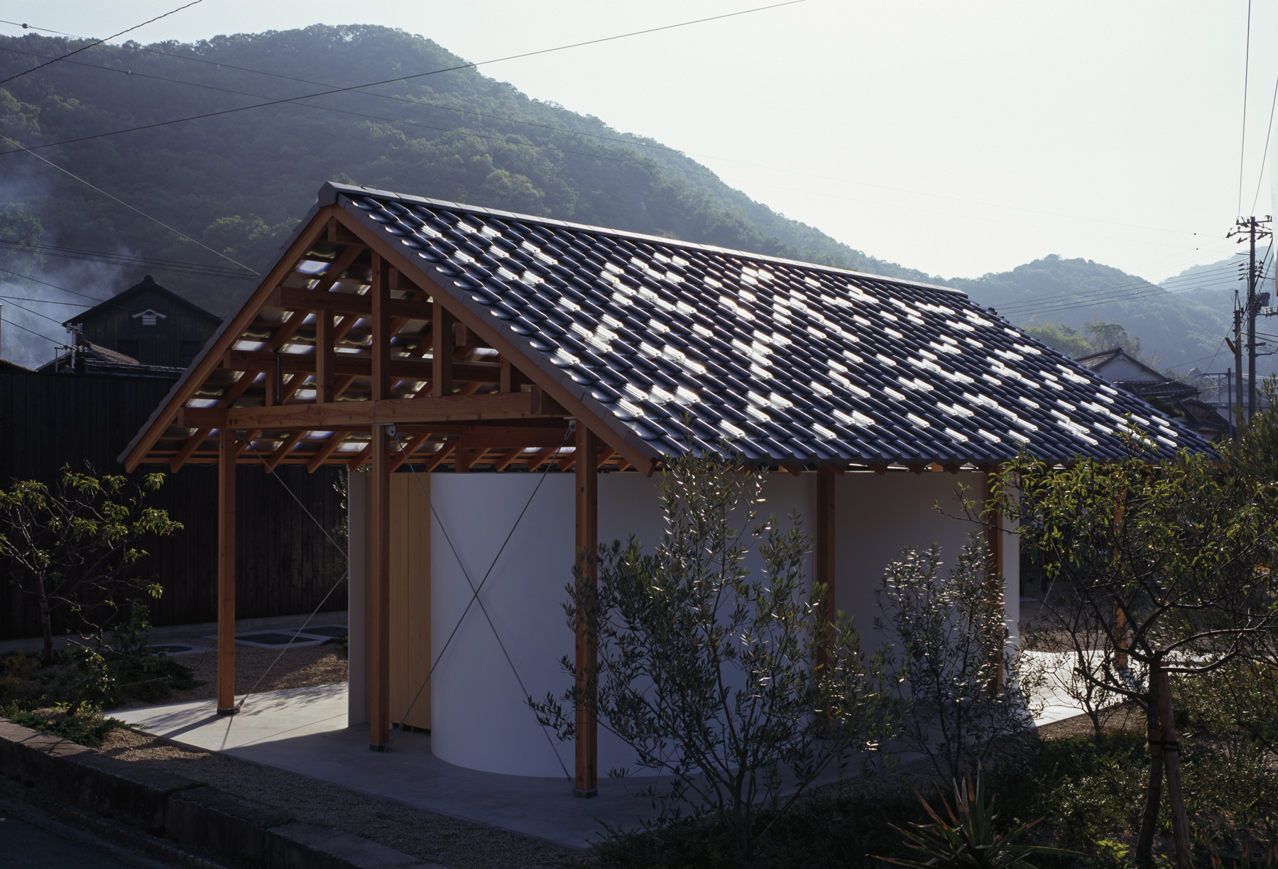 Hut with the Arc Wall by Tato Architects / Yo Shimada - Architizer