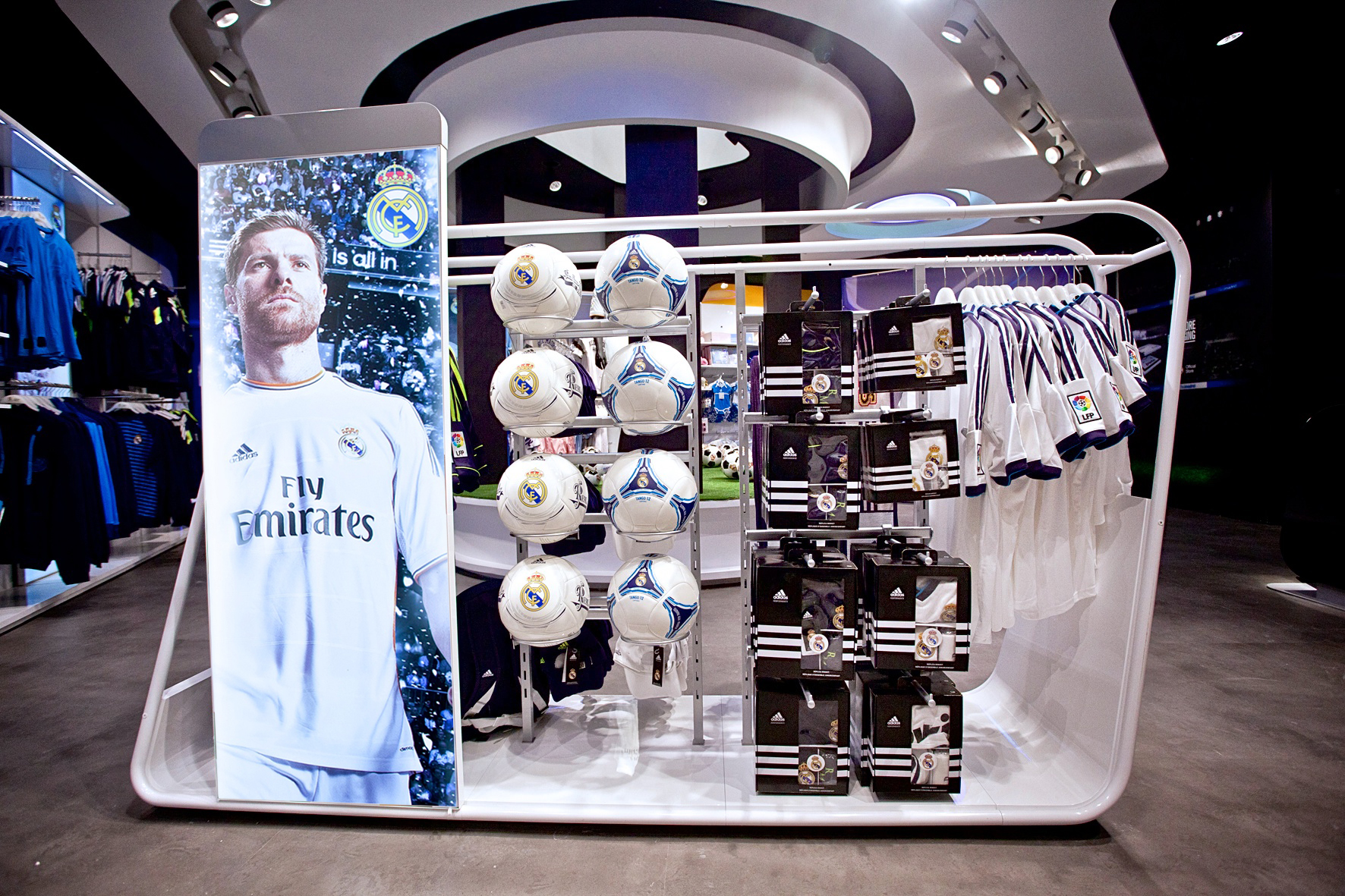 Real Madrid Official Store Gran Via 31 by sanzpont [arquitectura ...