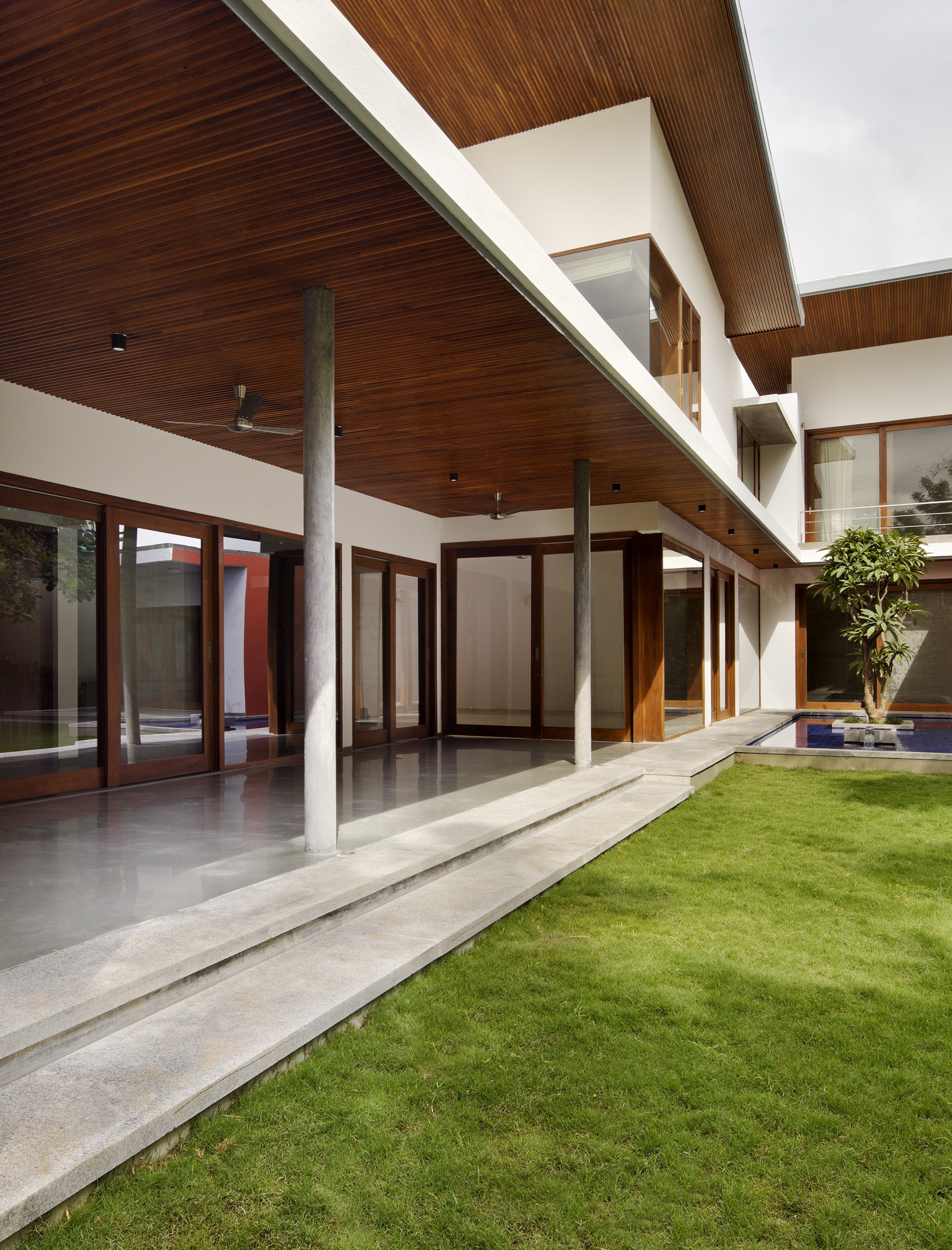 The Long House by Khosla Associates - Architizer