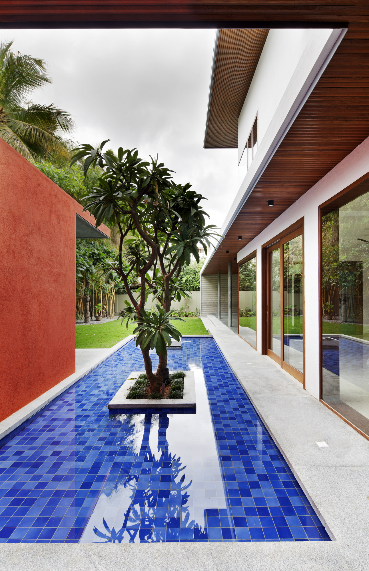 The Long House by Khosla Associates - Architizer