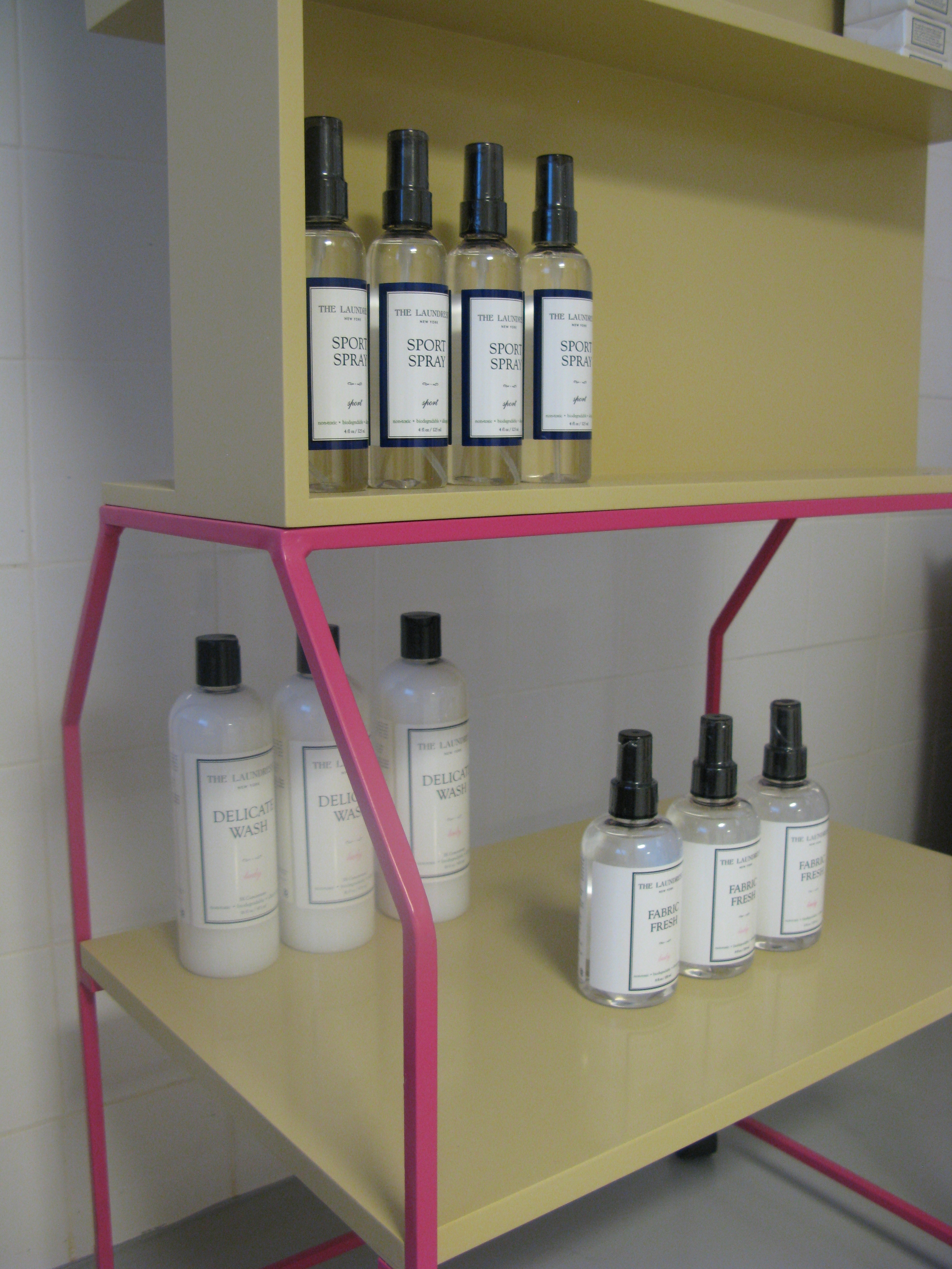 Double face ZIG ZAG Product Display - Architizer