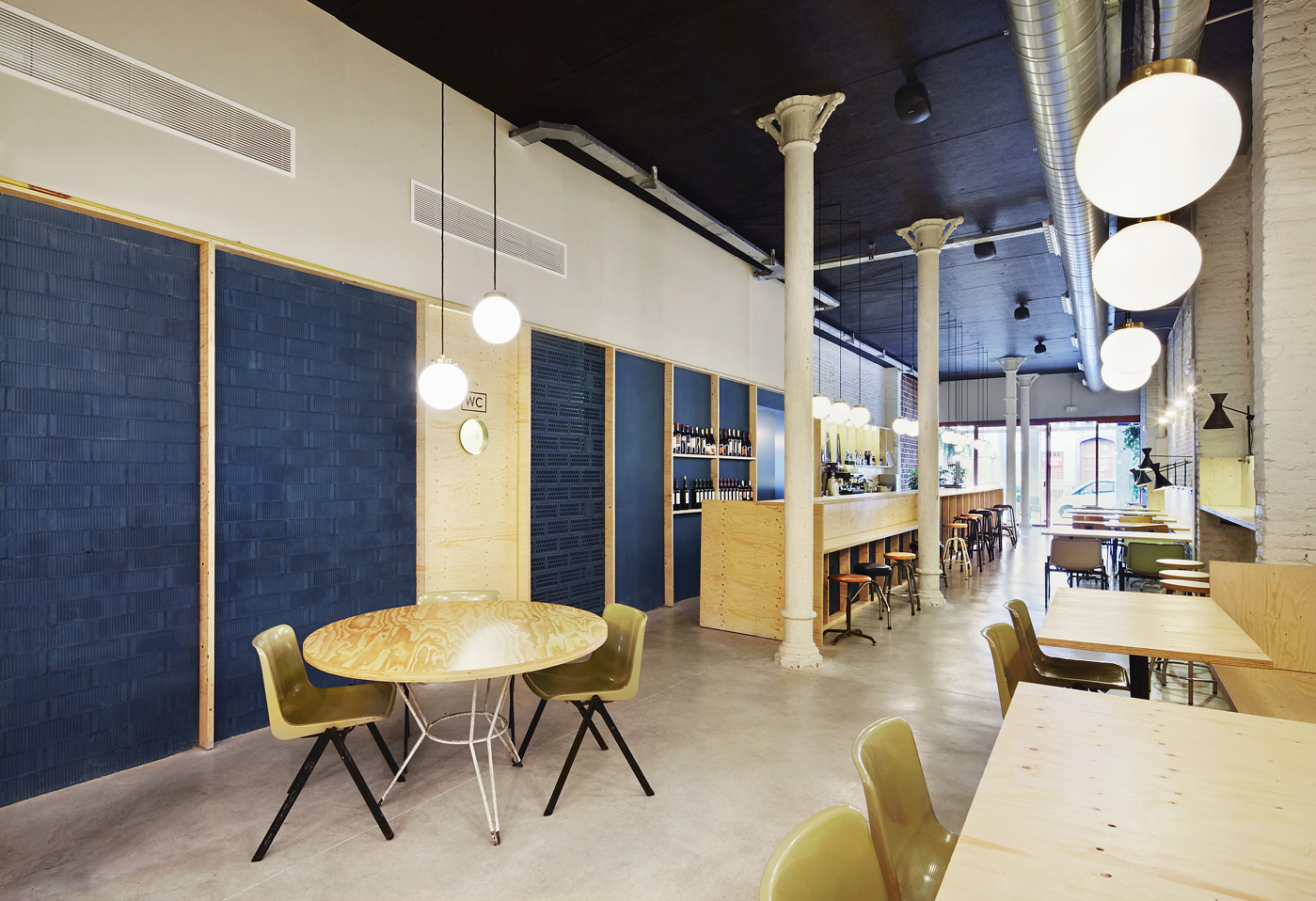 Burger Bar Oval by FLEXO Arquitectura - Architizer