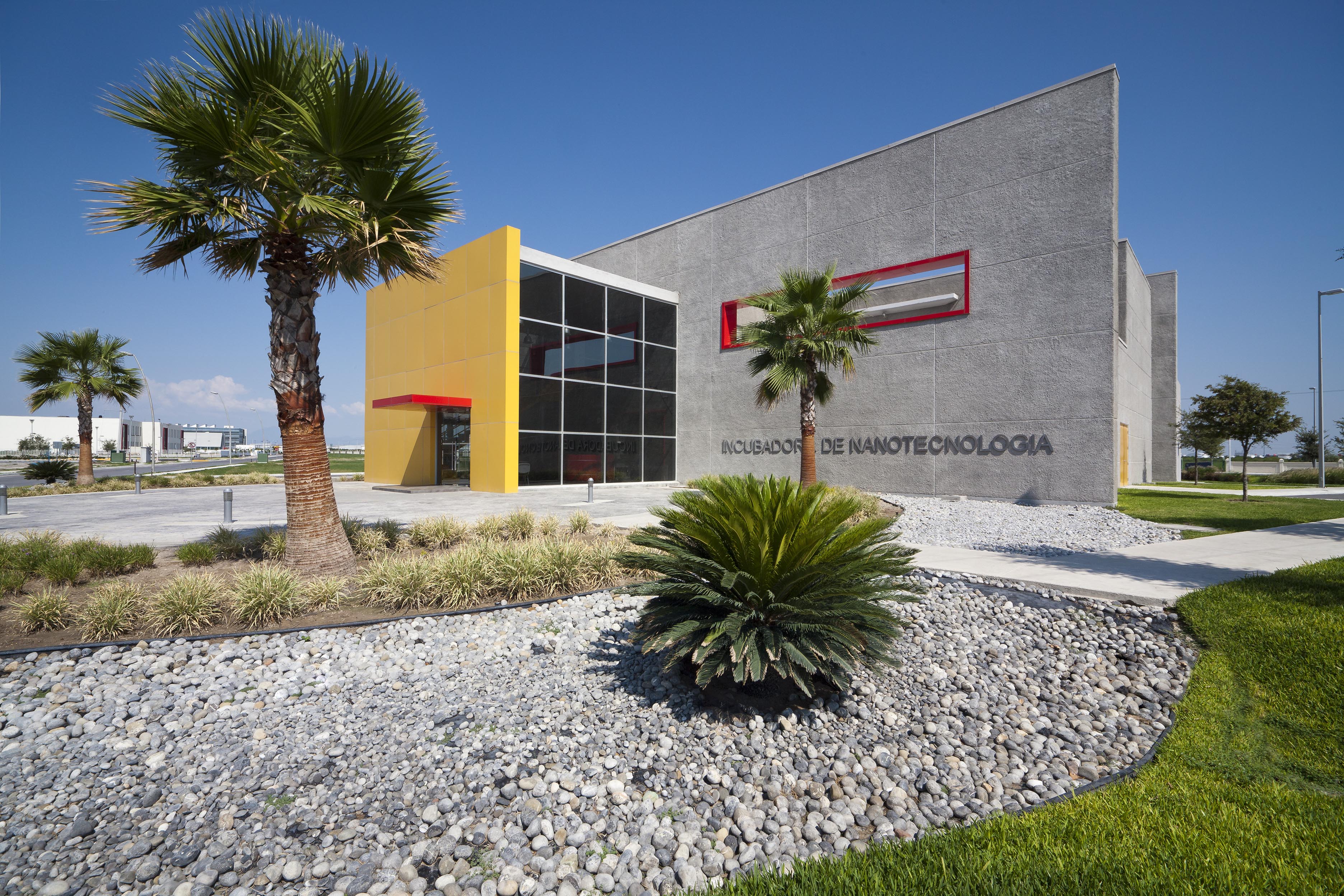 KOINOX Workspace Valle 109.28 by Arq. Bernardo Hinojosa / Arquiplan ...