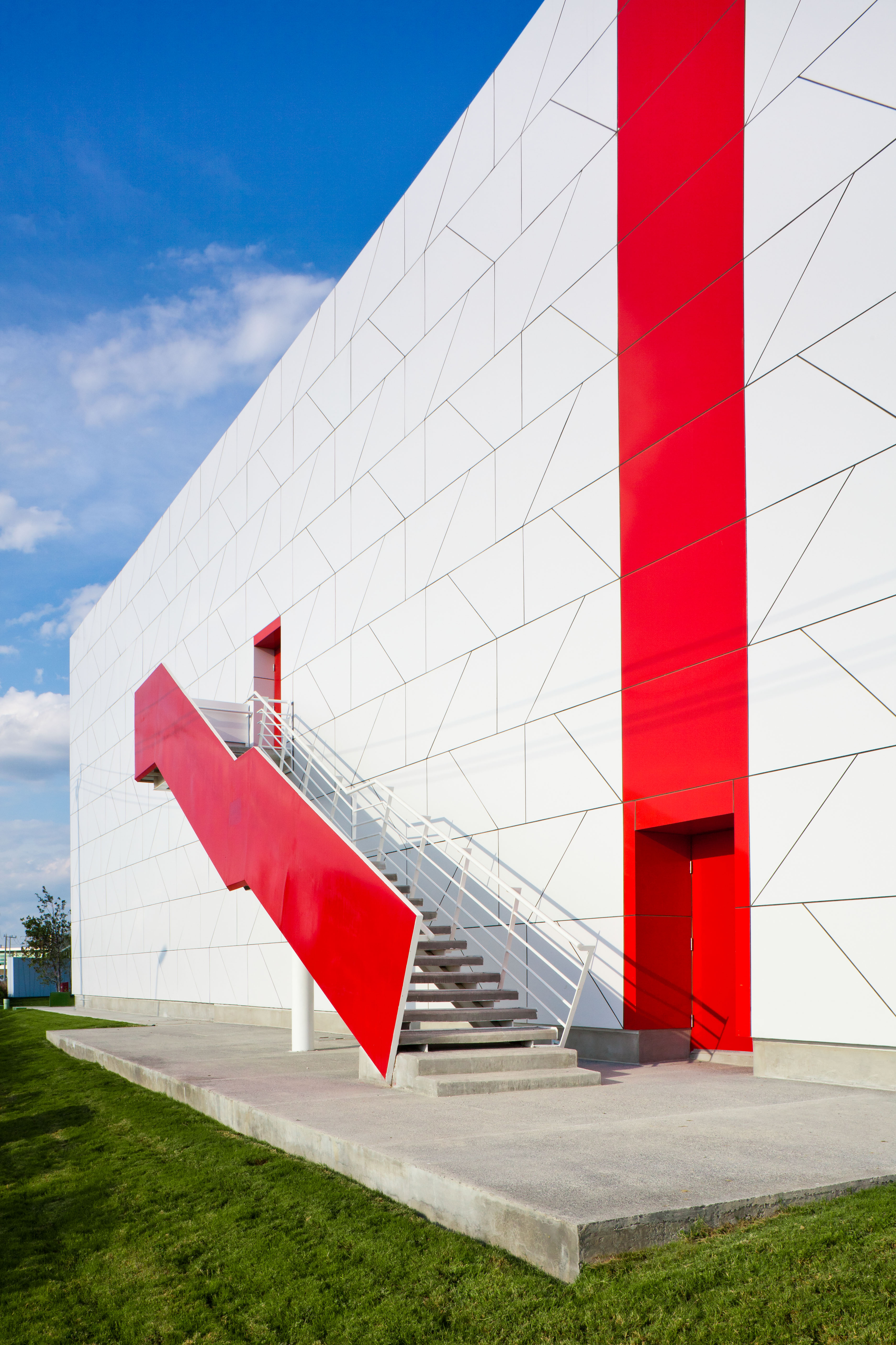 XIGNUX Technology Centers by Arq. Bernardo Hinojosa / Arquiplan ...