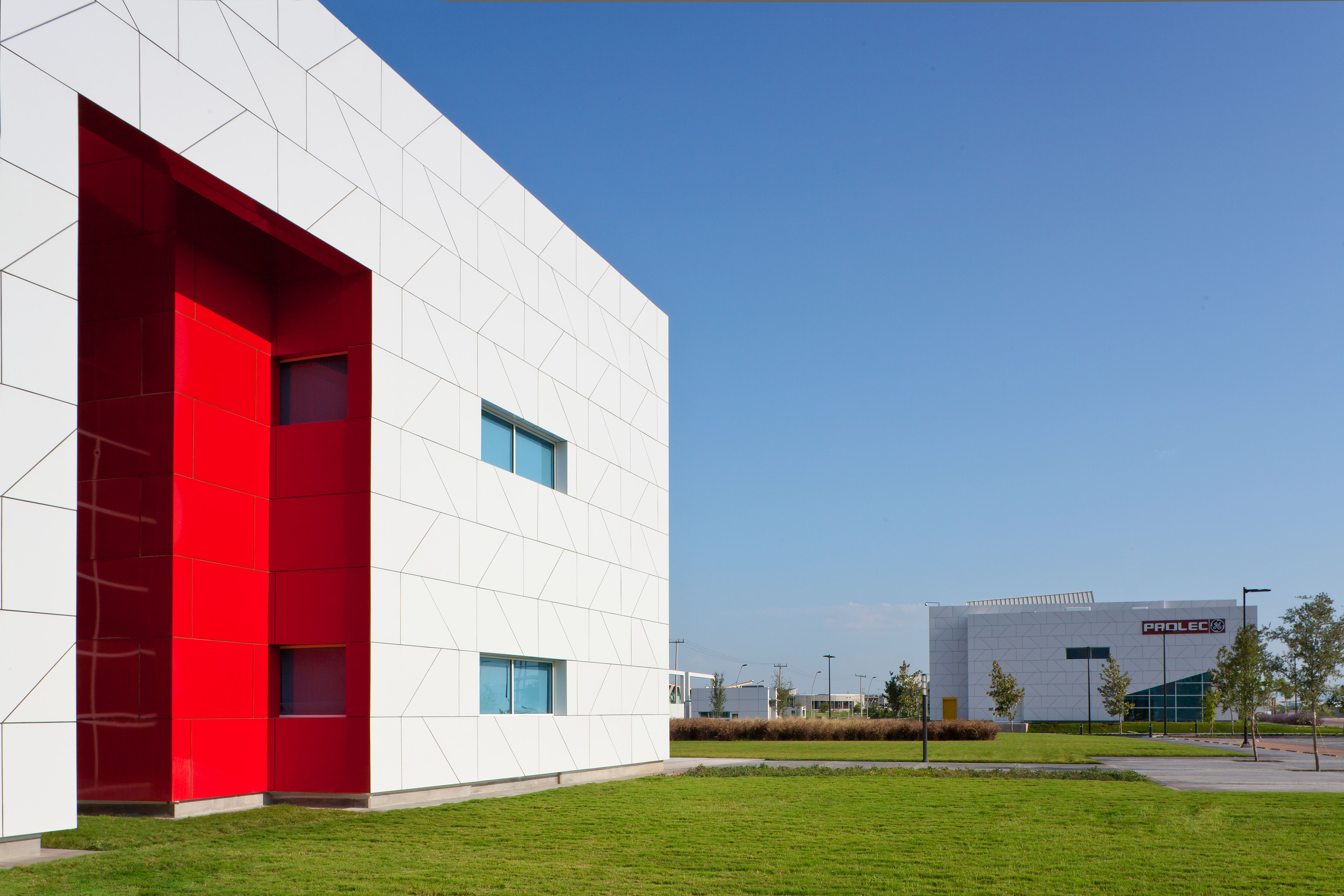 XIGNUX Technology Centers by Arq. Bernardo Hinojosa / Arquiplan ...