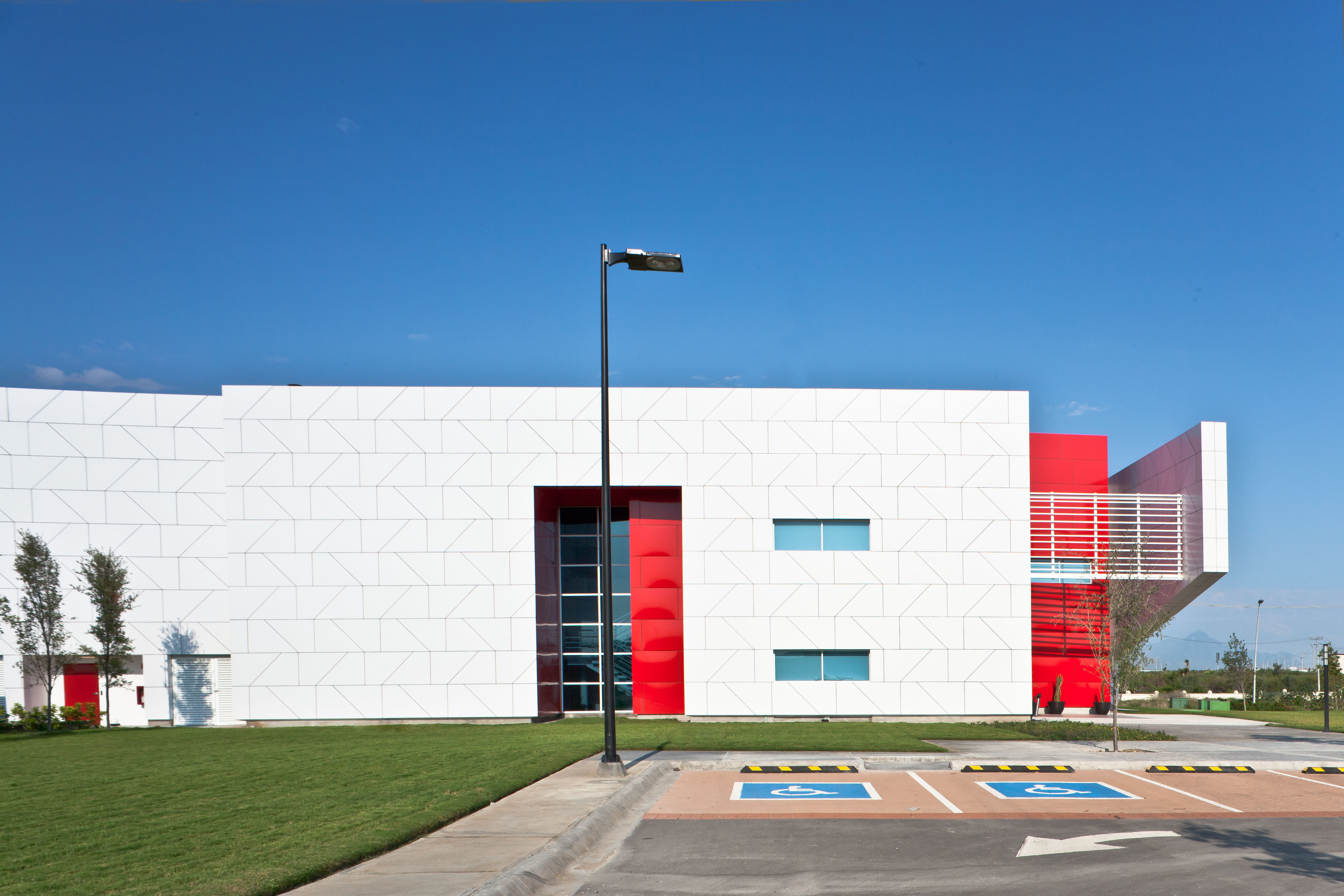 XIGNUX Technology Centers by Arq. Bernardo Hinojosa / Arquiplan ...