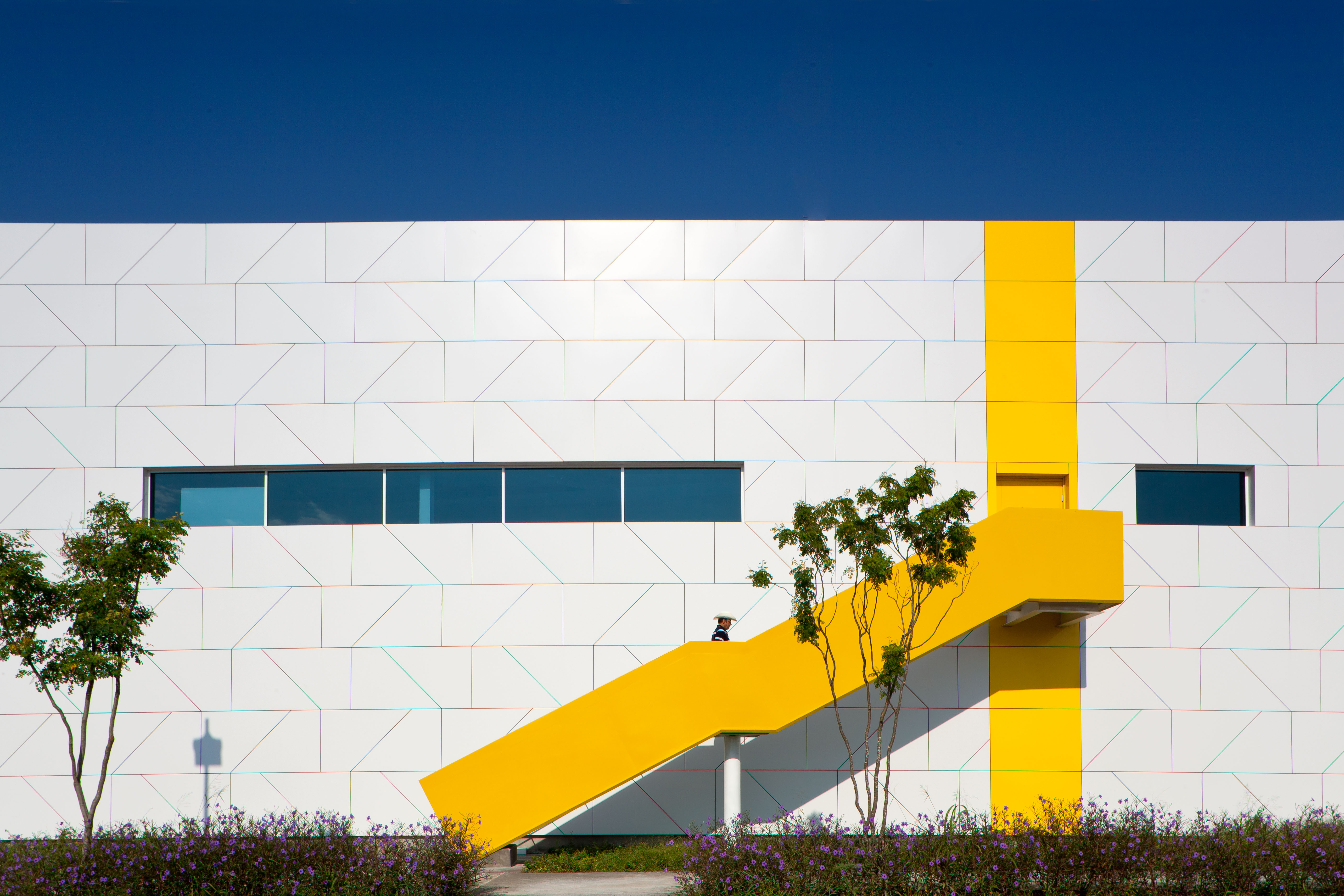 XIGNUX Technology Centers by Arq. Bernardo Hinojosa / Arquiplan ...