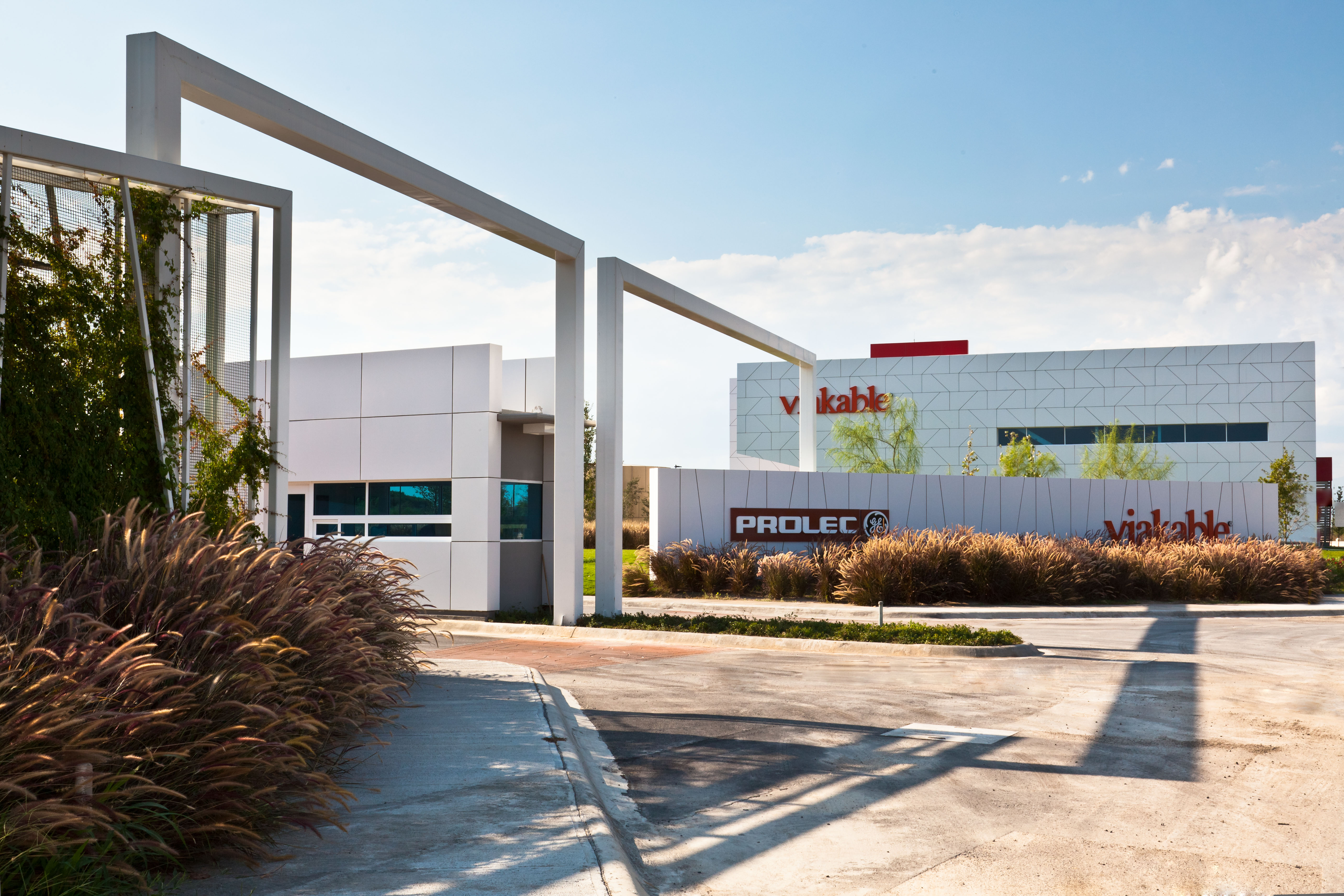 XIGNUX Technology Centers by Arq. Bernardo Hinojosa / Arquiplan ...