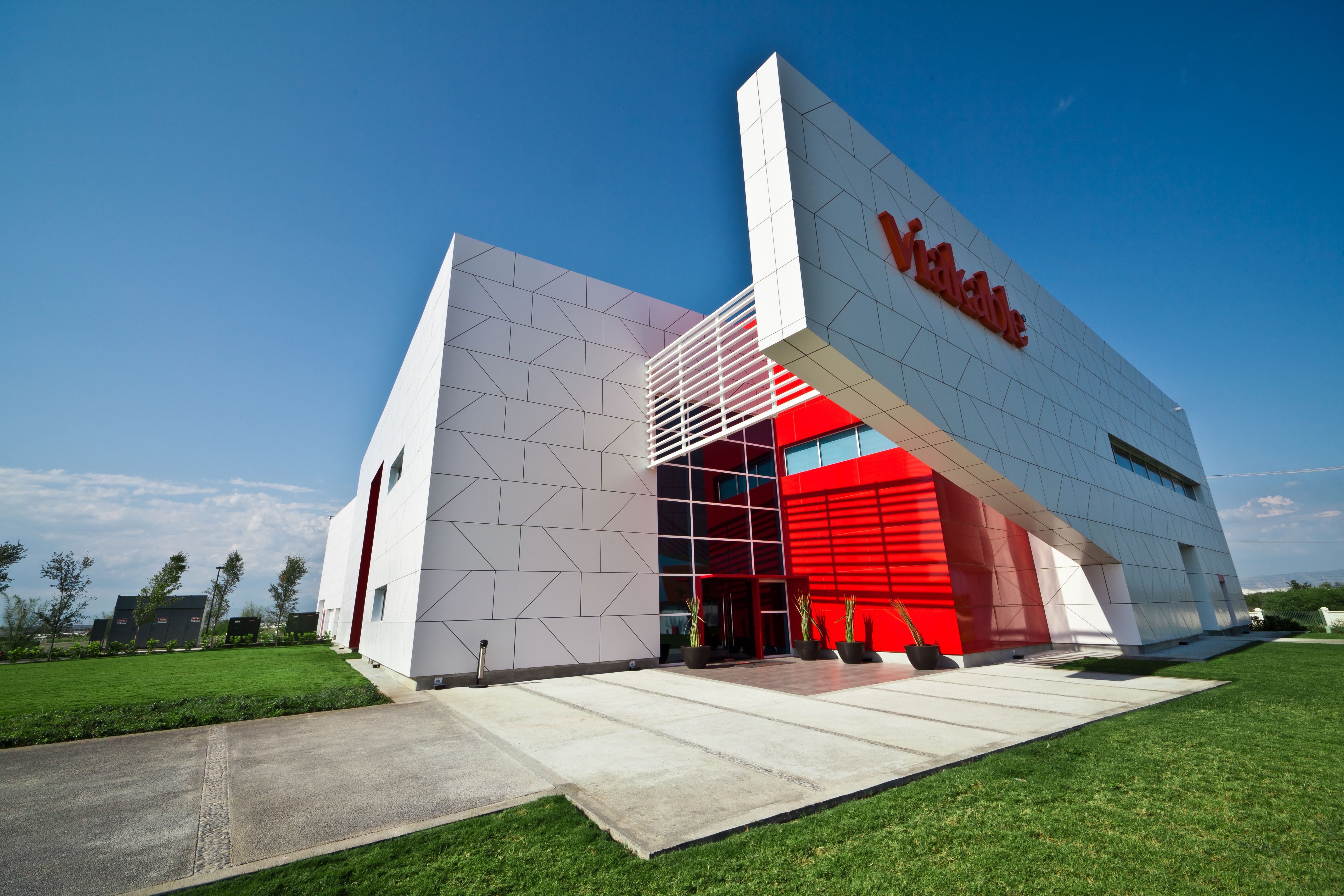 XIGNUX Technology Centers by Arq. Bernardo Hinojosa / Arquiplan ...