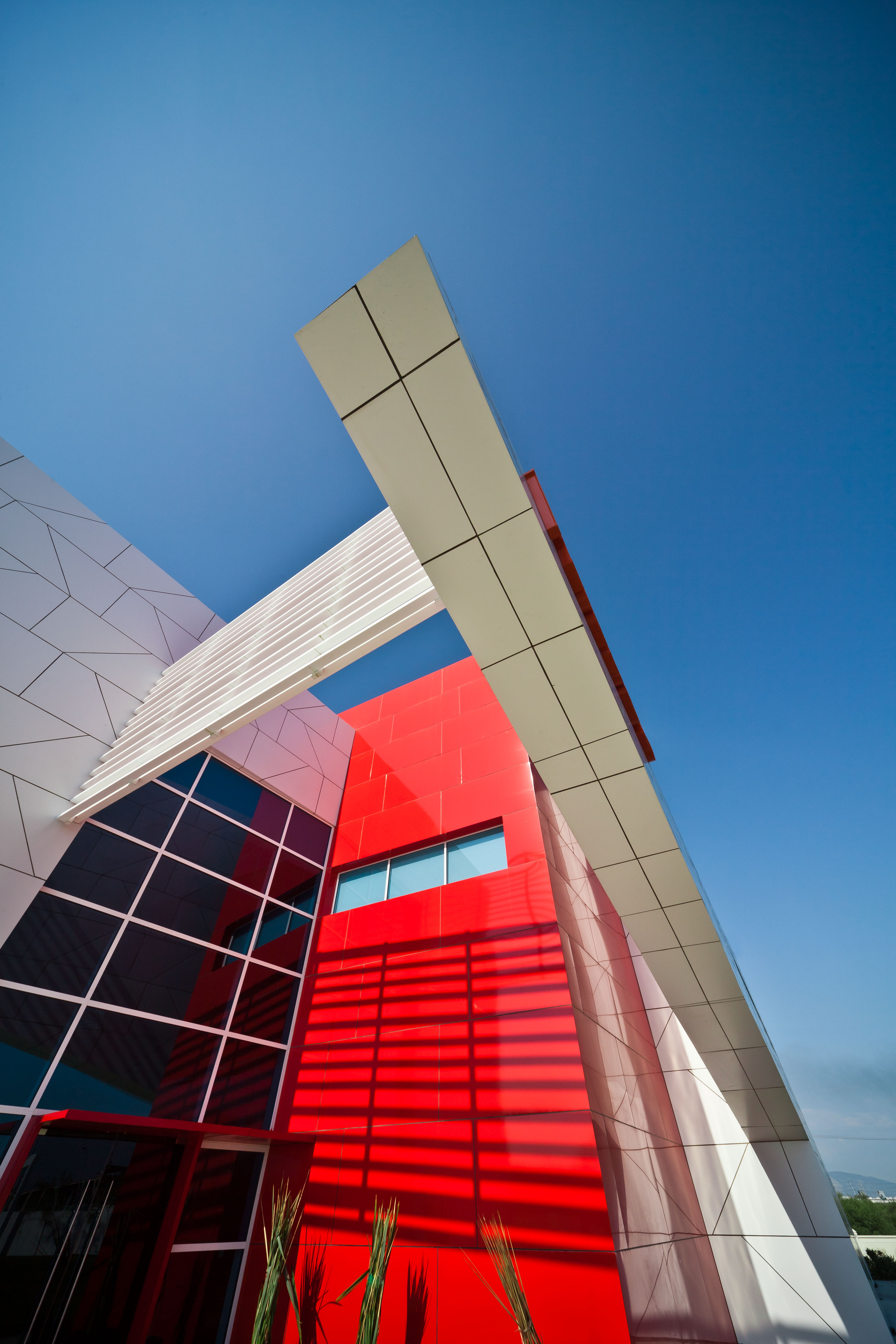 XIGNUX Technology Centers by Arq. Bernardo Hinojosa / Arquiplan ...