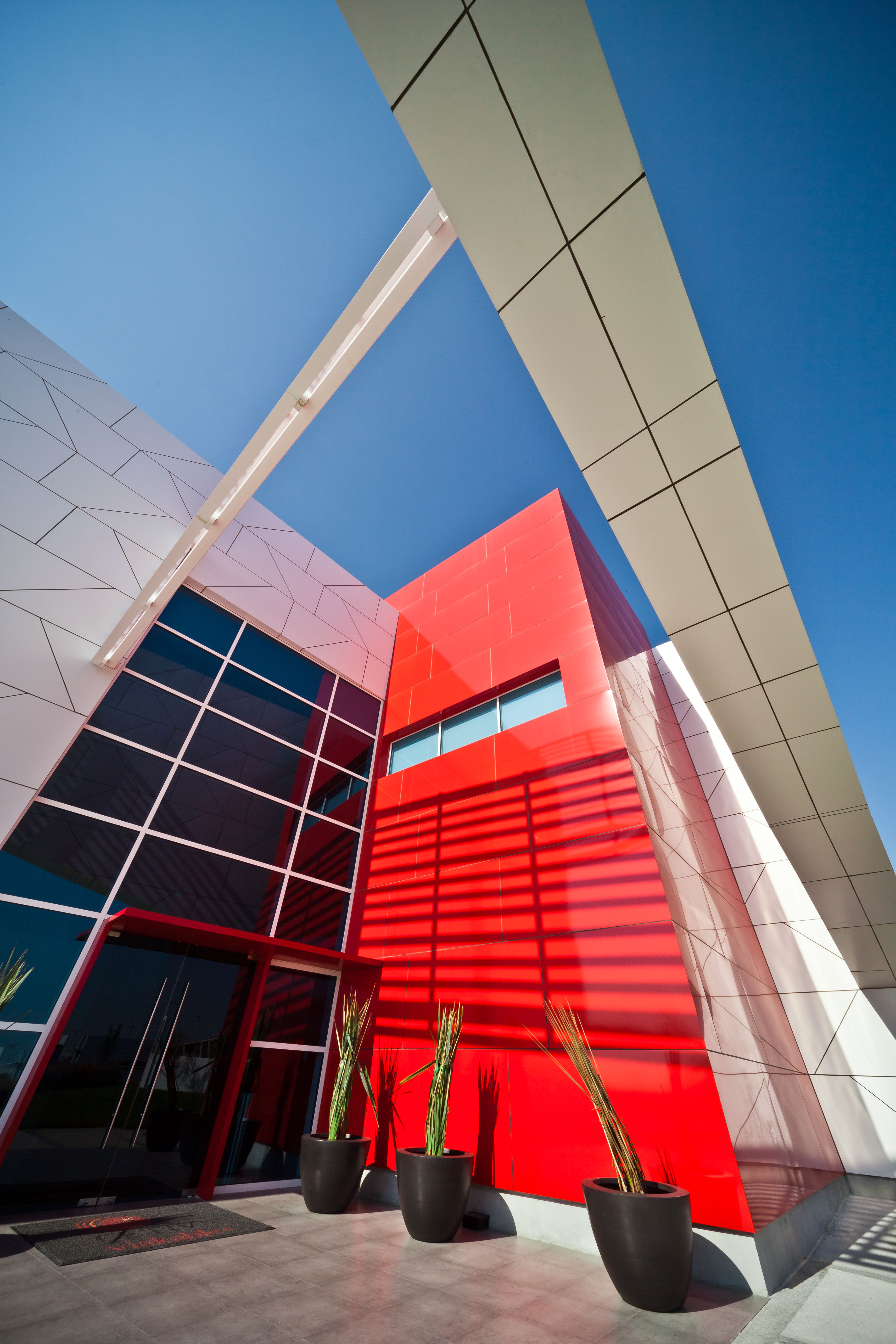 XIGNUX Technology Centers by Arq. Bernardo Hinojosa / Arquiplan ...