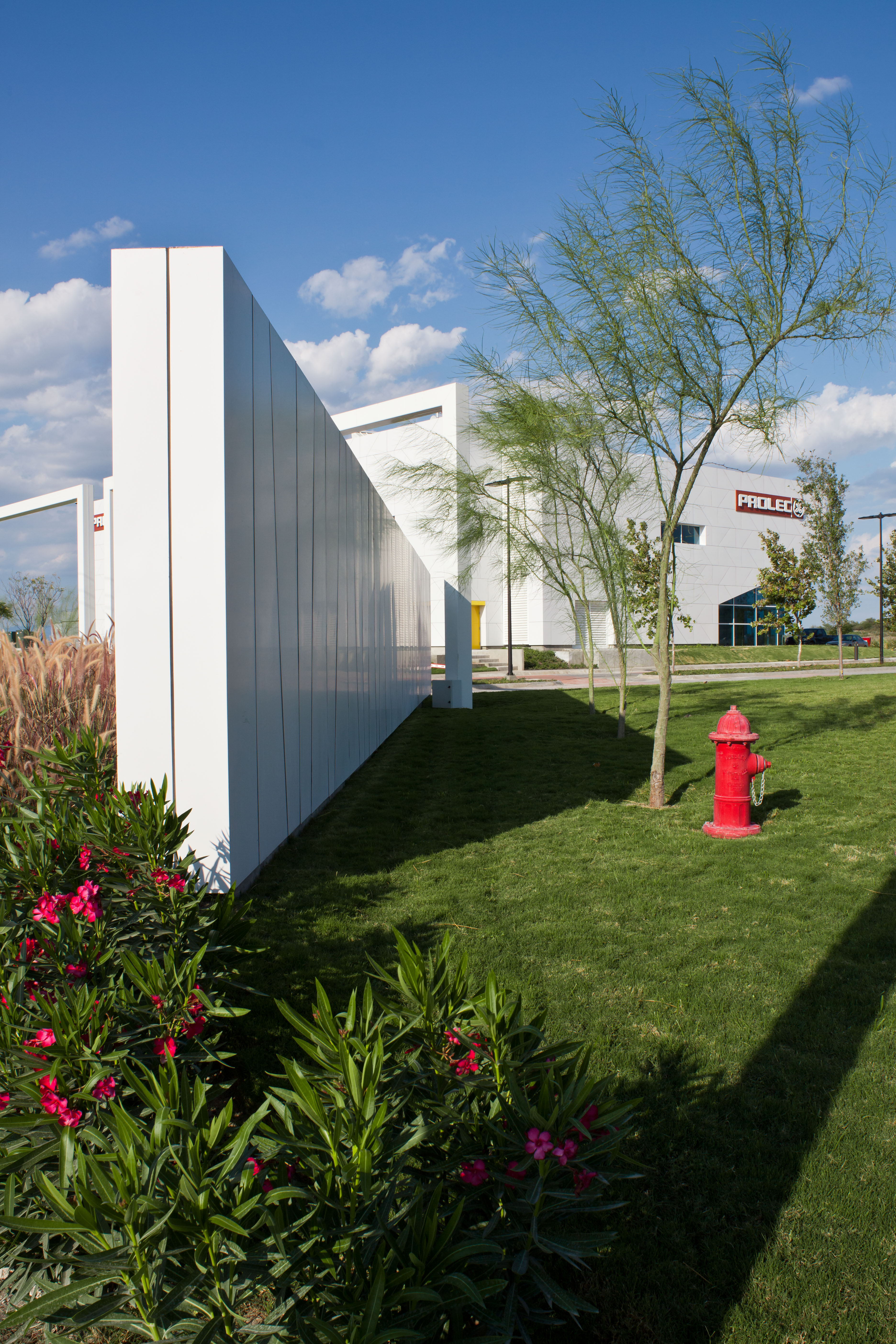 XIGNUX Technology Centers by Arq. Bernardo Hinojosa / Arquiplan ...