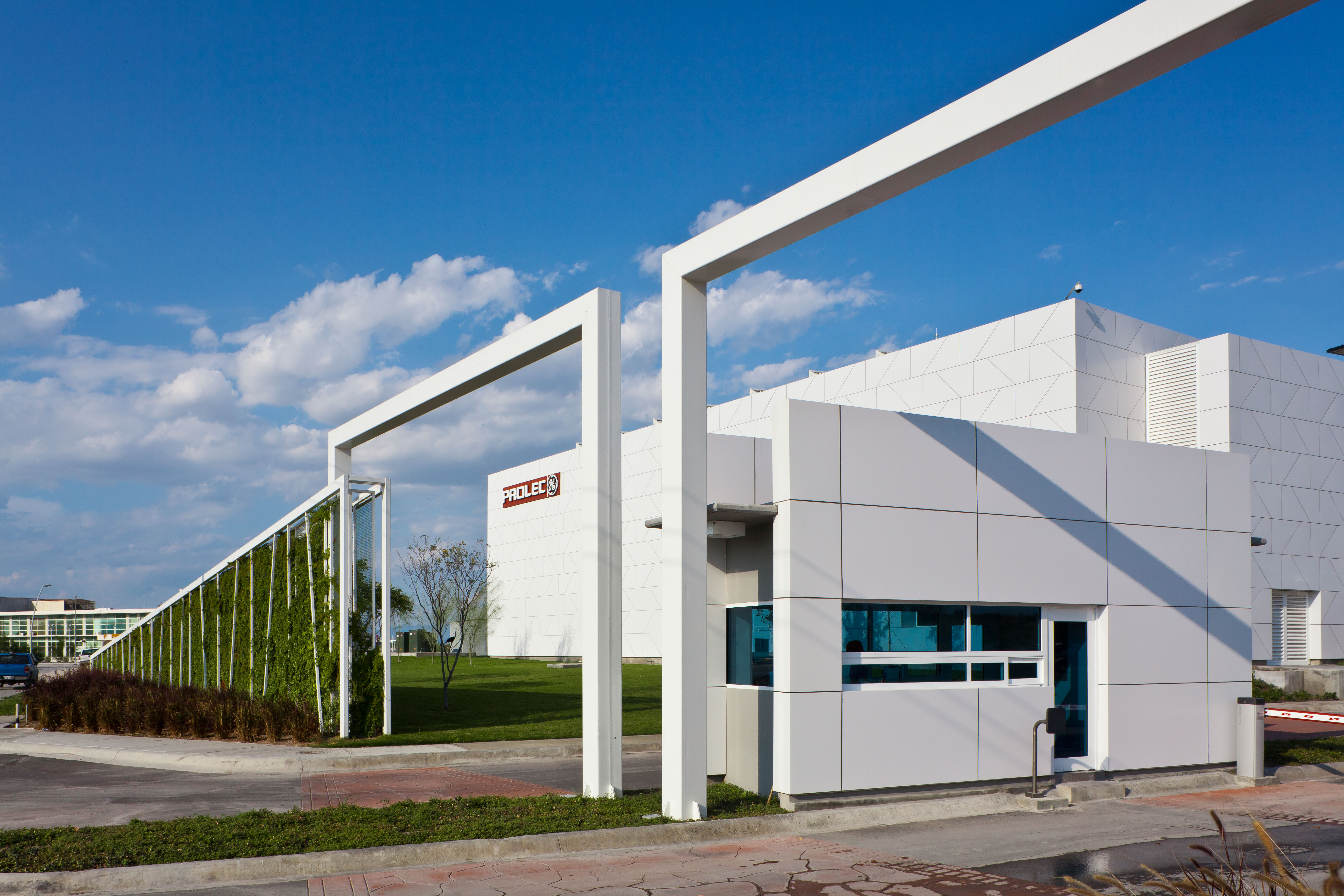 XIGNUX Technology Centers by Arq. Bernardo Hinojosa / Arquiplan ...