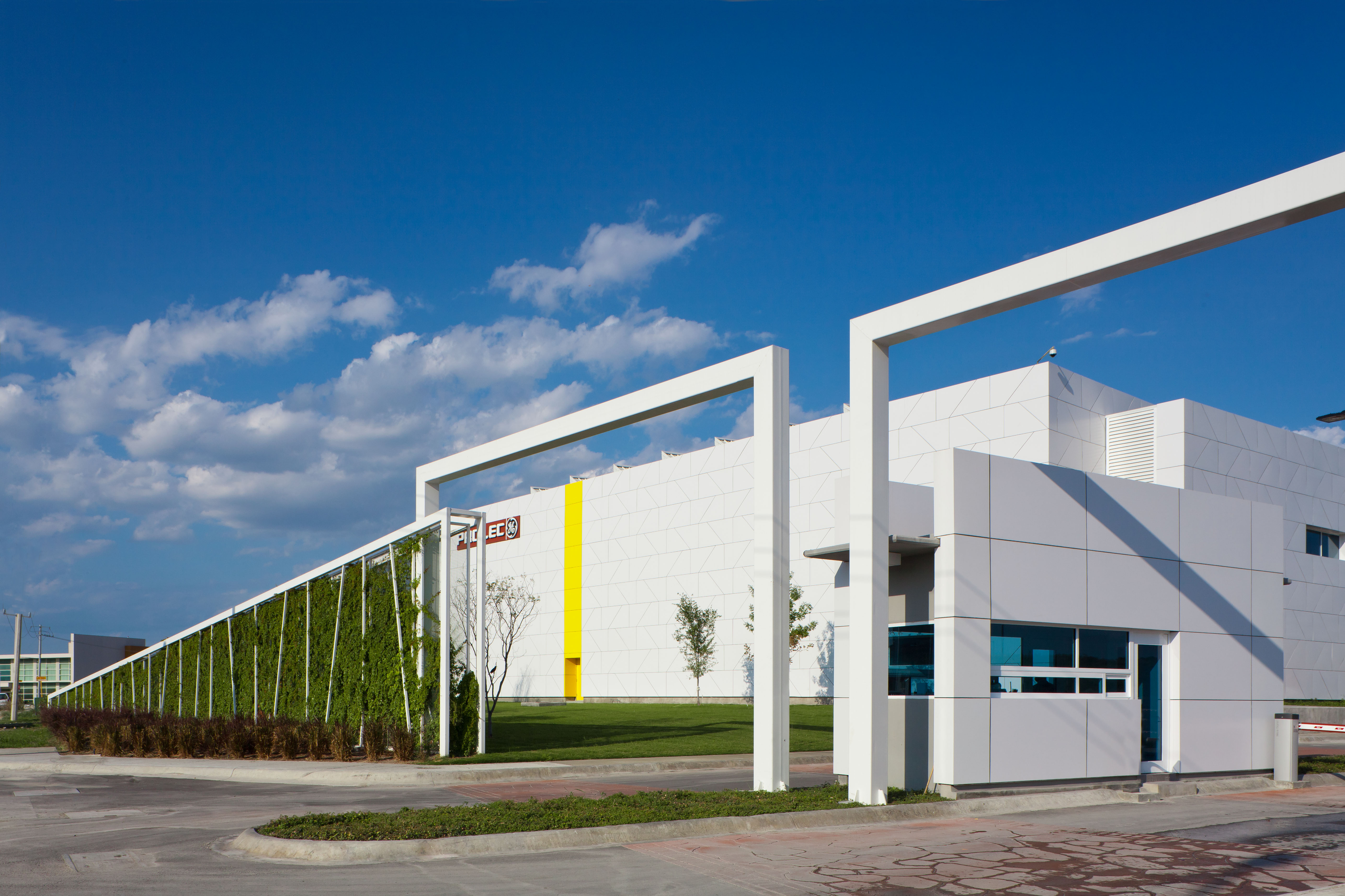 XIGNUX Technology Centers by Arq. Bernardo Hinojosa / Arquiplan ...