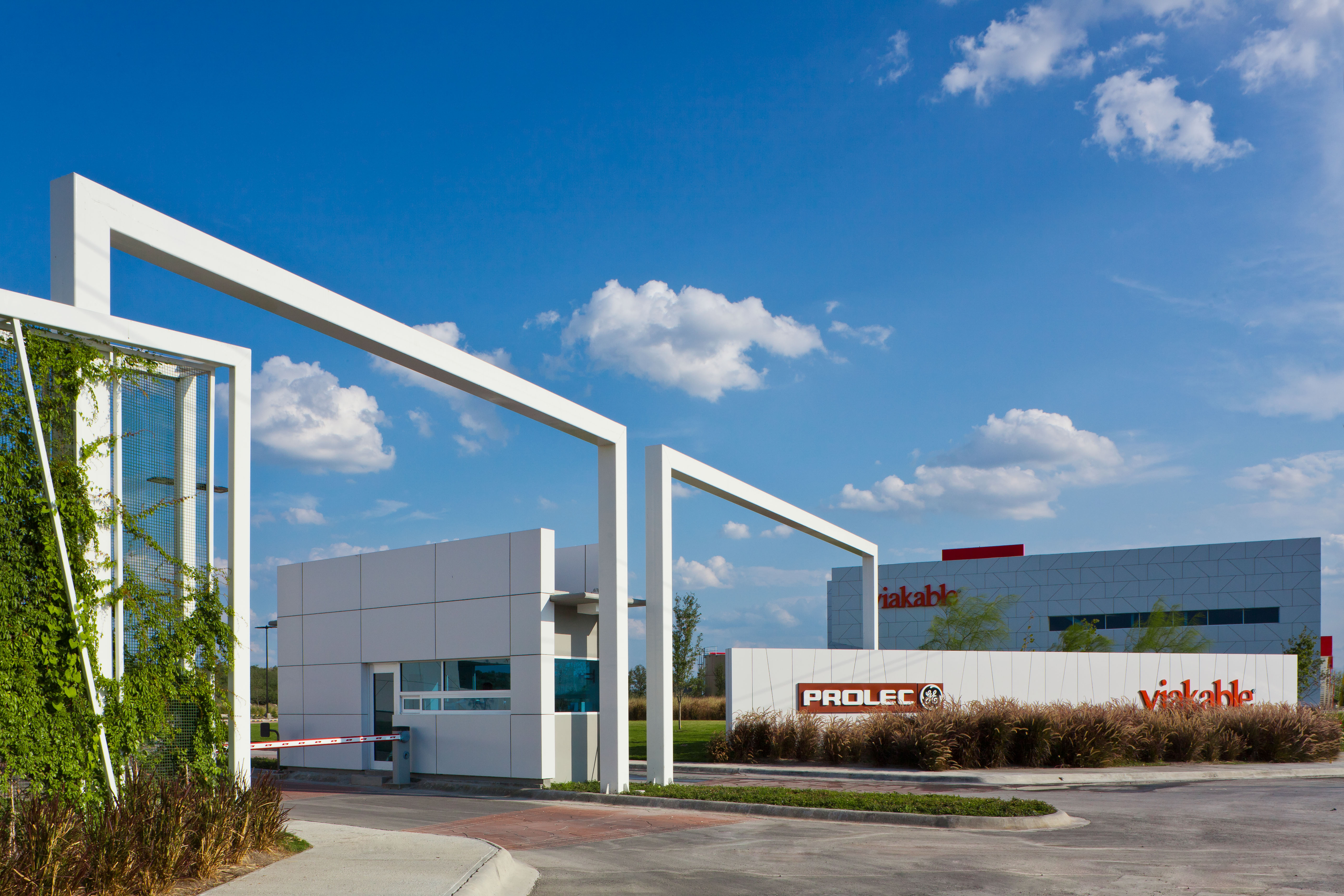 XIGNUX Technology Centers by Arq. Bernardo Hinojosa / Arquiplan ...