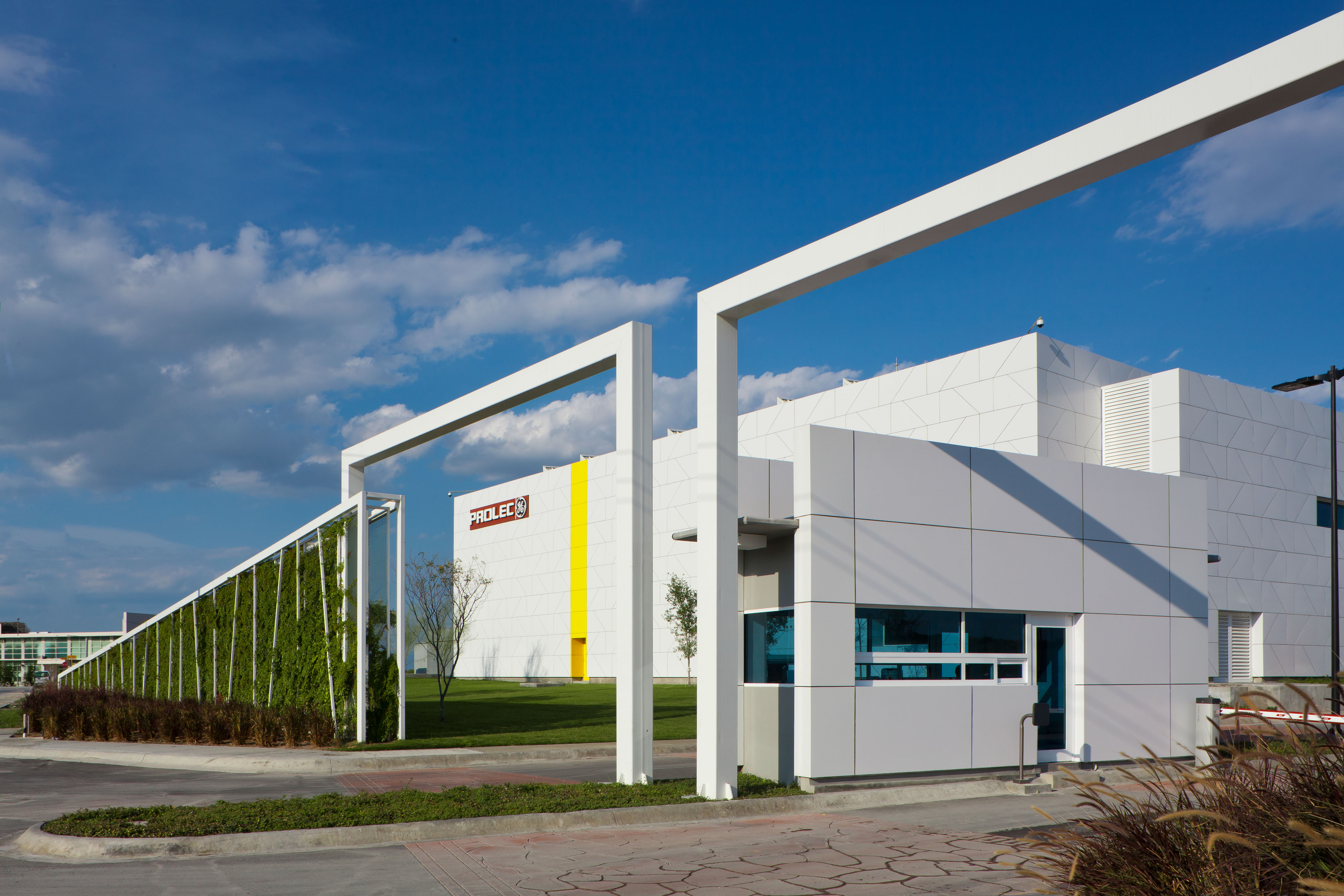 XIGNUX Technology Centers by Arq. Bernardo Hinojosa / Arquiplan ...