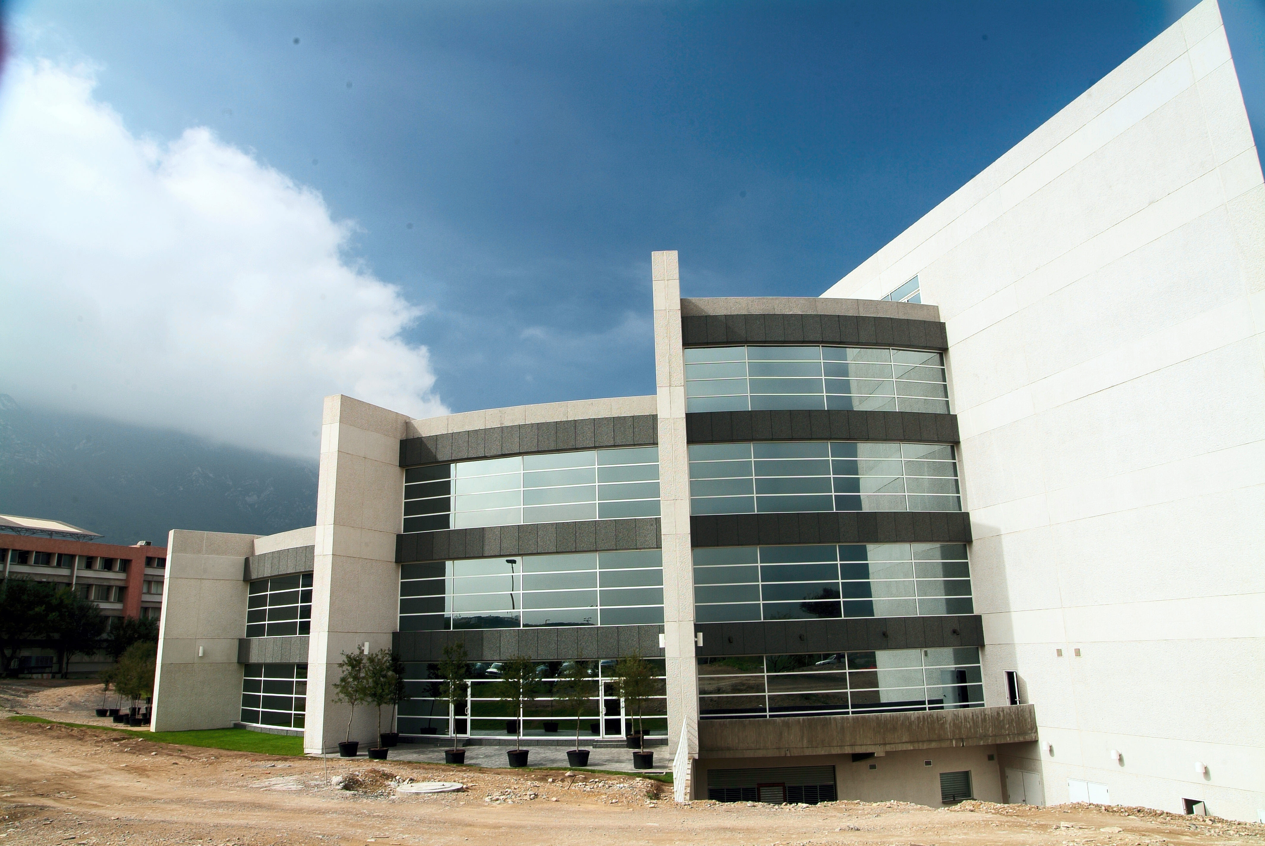 Universidad de Monterrey's Rectory by Arq. Bernardo Hinojosa ...