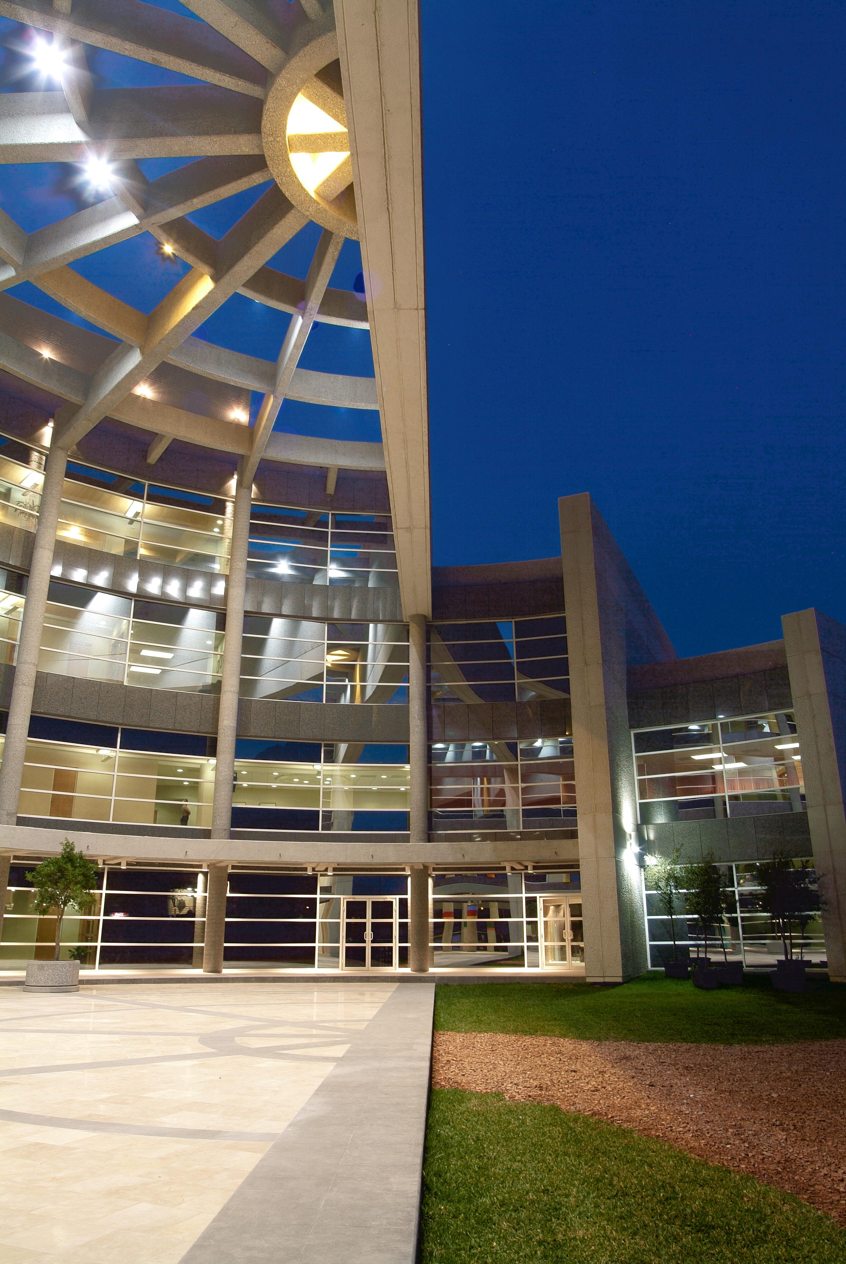 Universidad de Monterrey's Rectory - Architizer