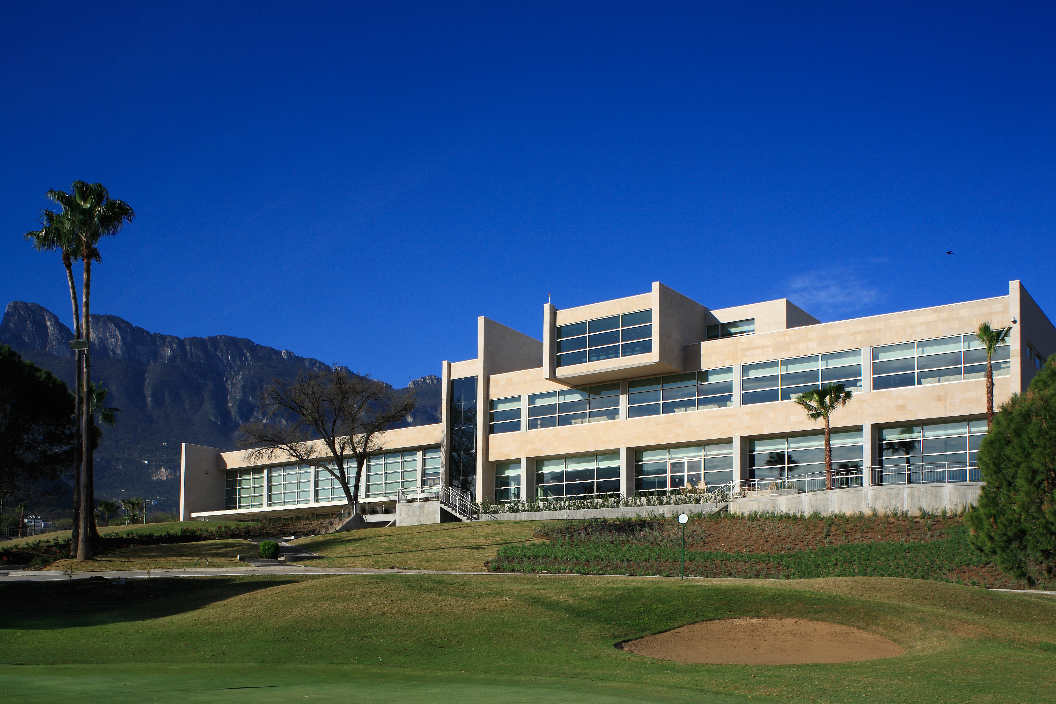 Campestre's Country Club House by Arq. Bernardo Hinojosa / Arquiplan ...