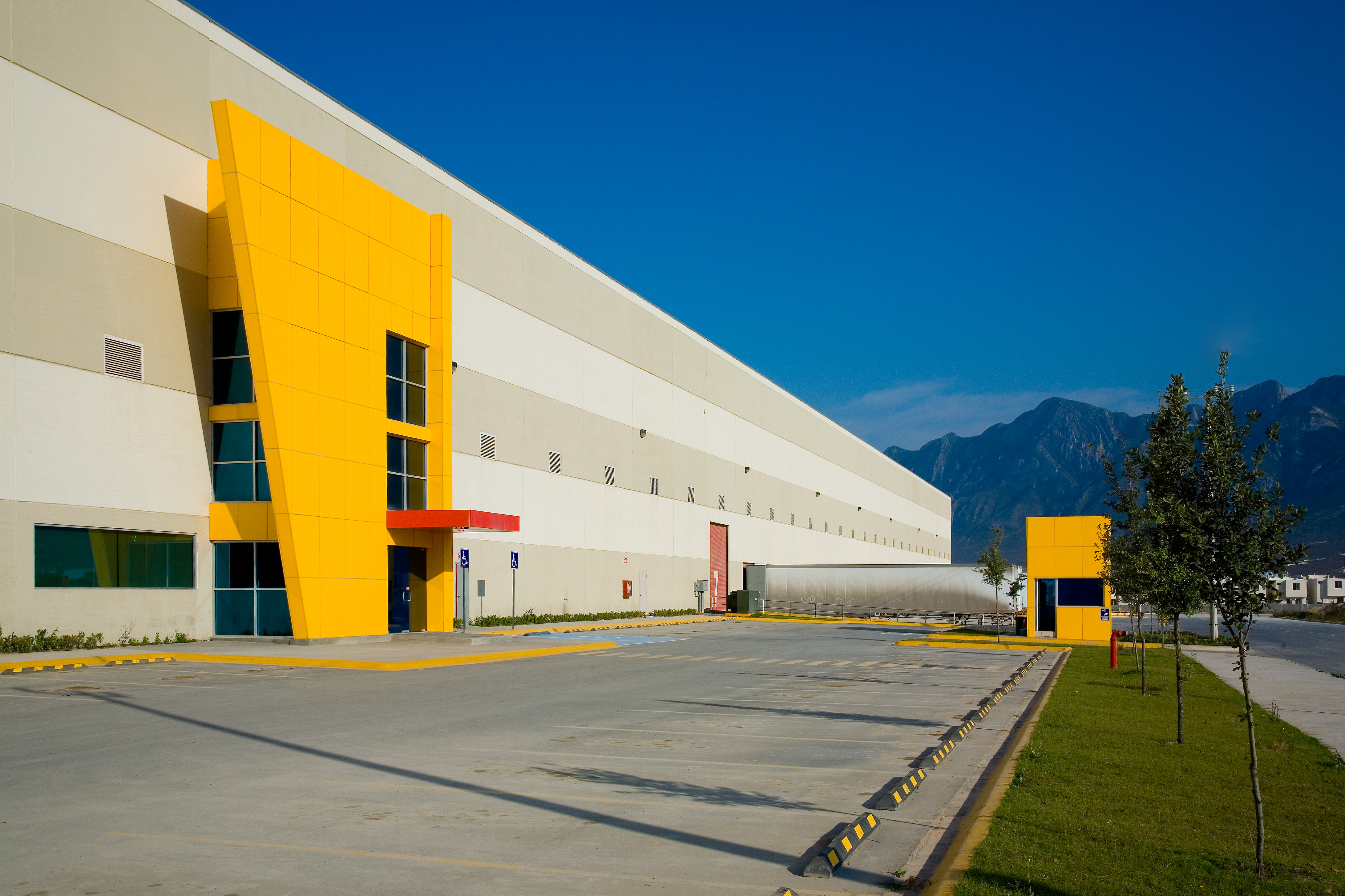 KOINOX Workspace Valle 109.28 by Arq. Bernardo Hinojosa / Arquiplan ...