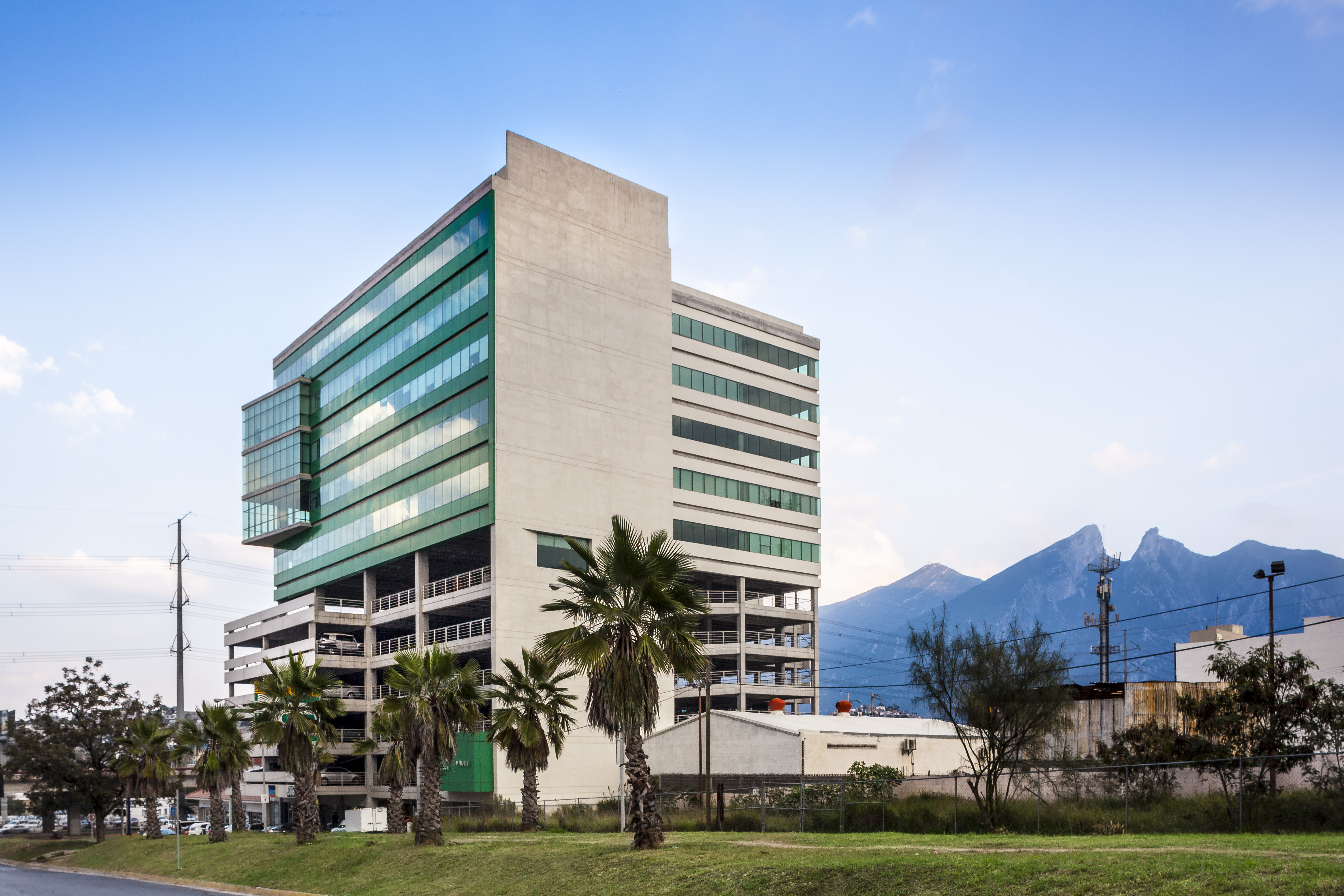 KOINOX Workspace Valle 109.28 by Arq. Bernardo Hinojosa / Arquiplan ...