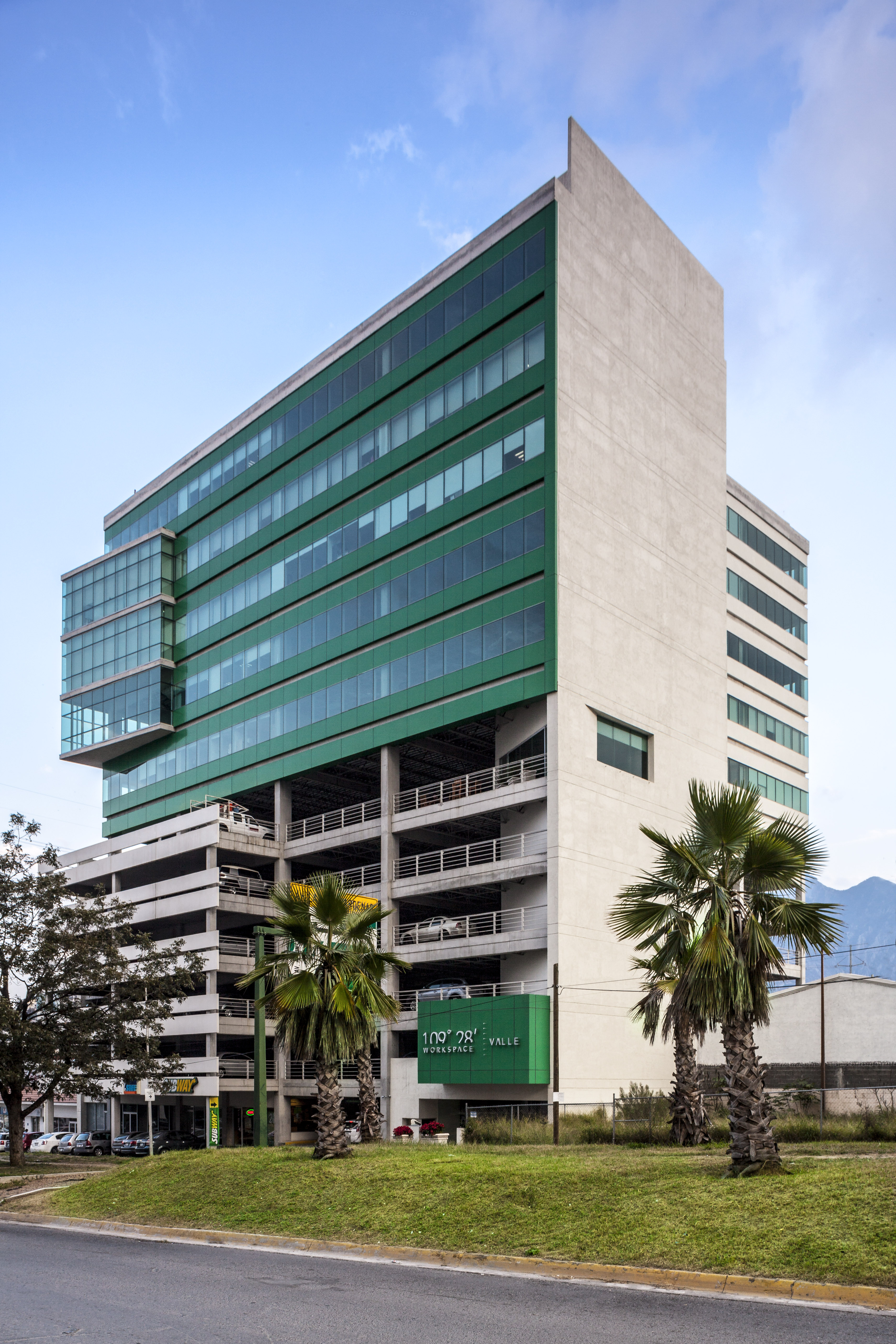 KOINOX Workspace Valle 109.28 by Arq. Bernardo Hinojosa / Arquiplan ...