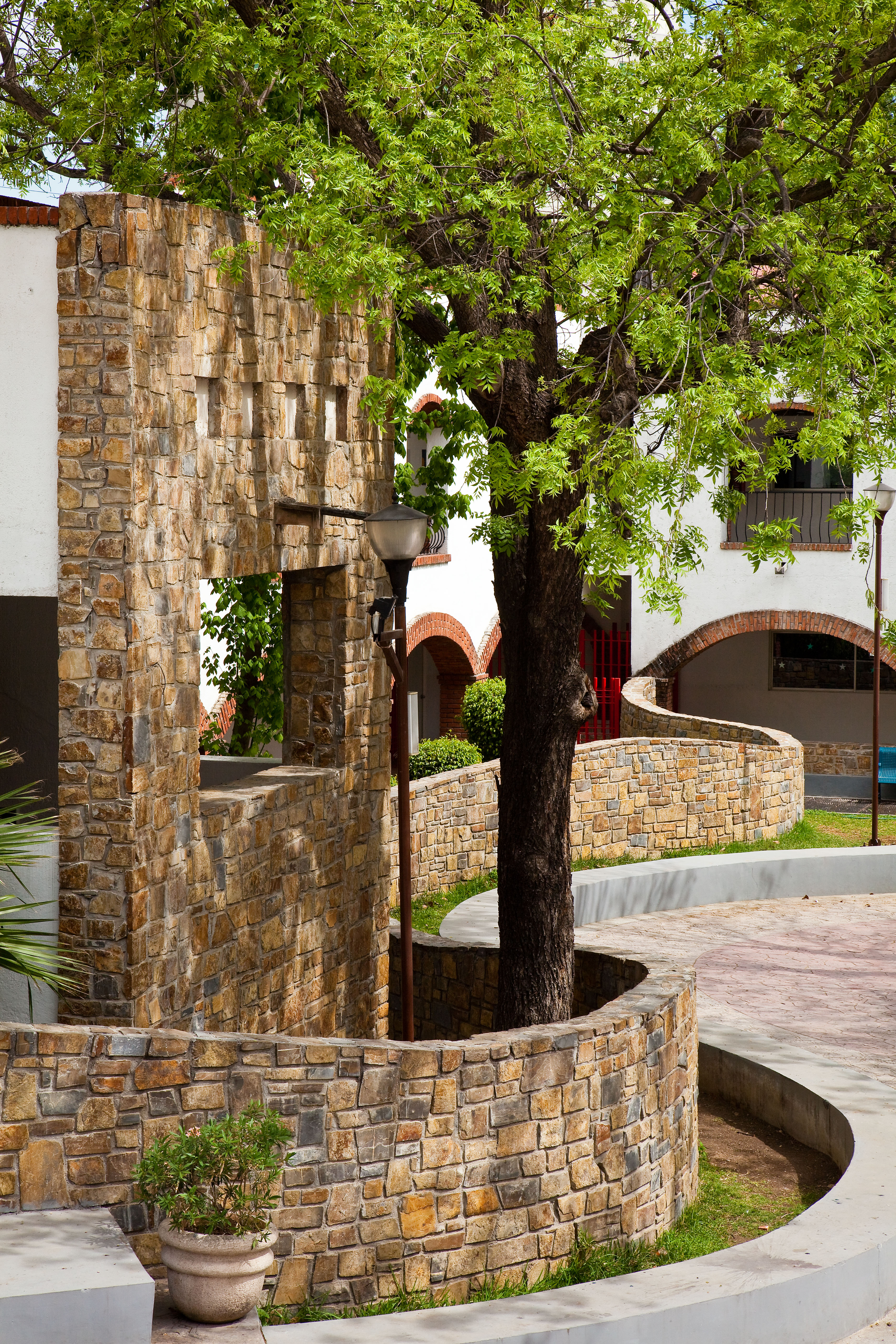 Liceo de Monterrey (Boys School) by Arq. Bernardo Hinojosa / Arquiplan ...