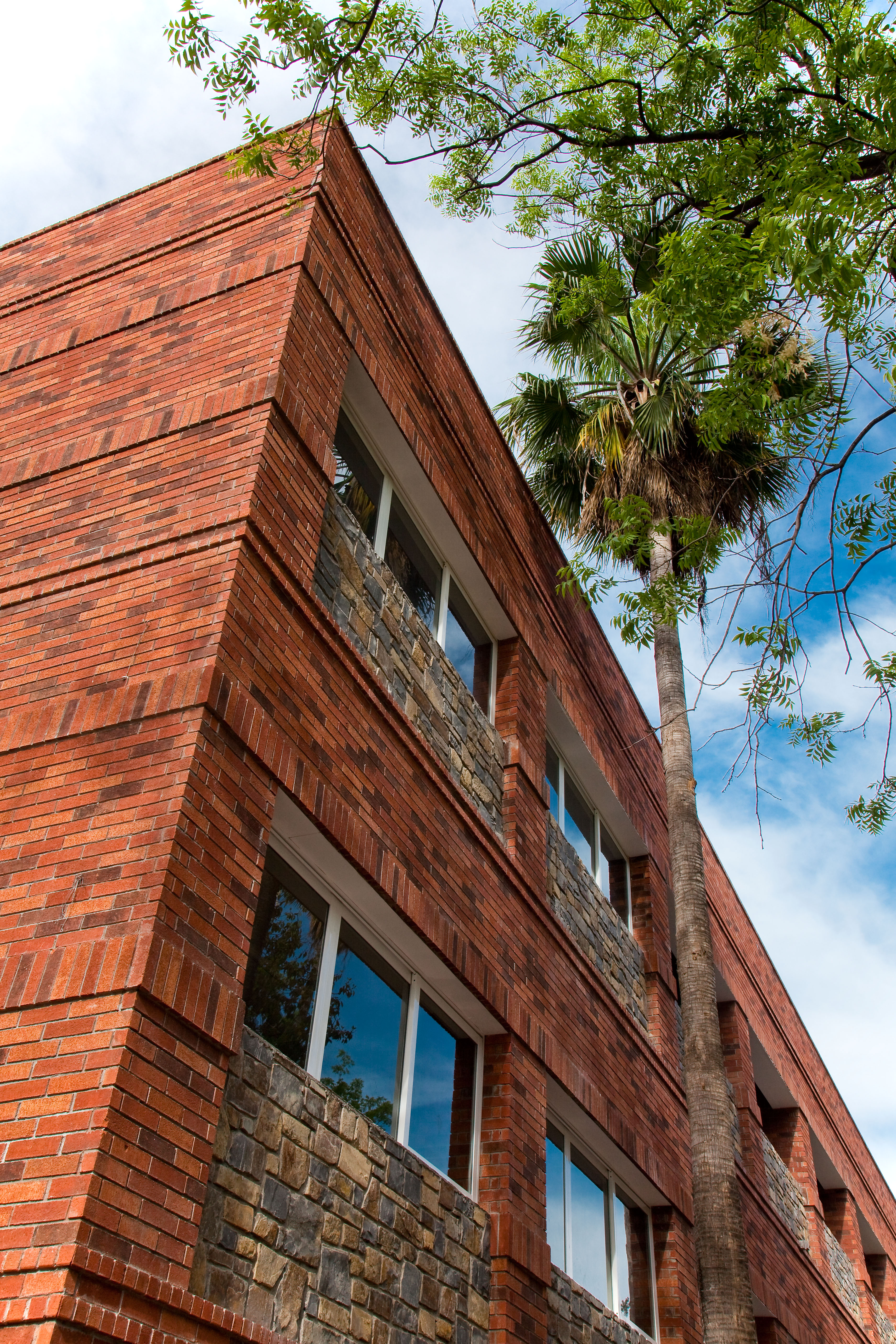 Liceo de Monterrey (Boys School) by Arq. Bernardo Hinojosa / Arquiplan ...