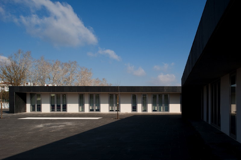 School Center Paredes Alenquer by Andre Espinho Arquitectura - Architizer