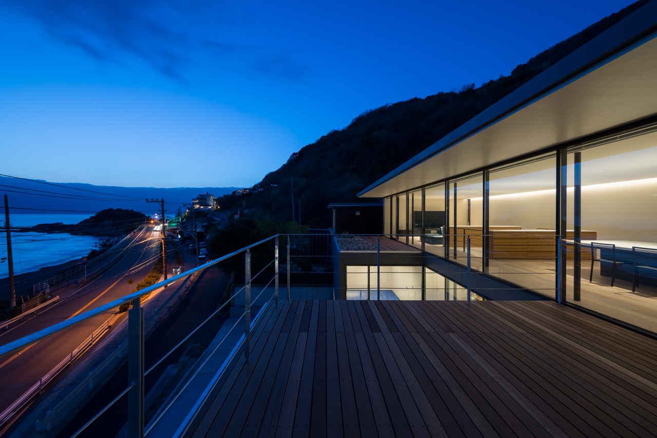 SEASCAPE HOUSE by Tomoyuki Sakakida Architect and Associates - Architizer