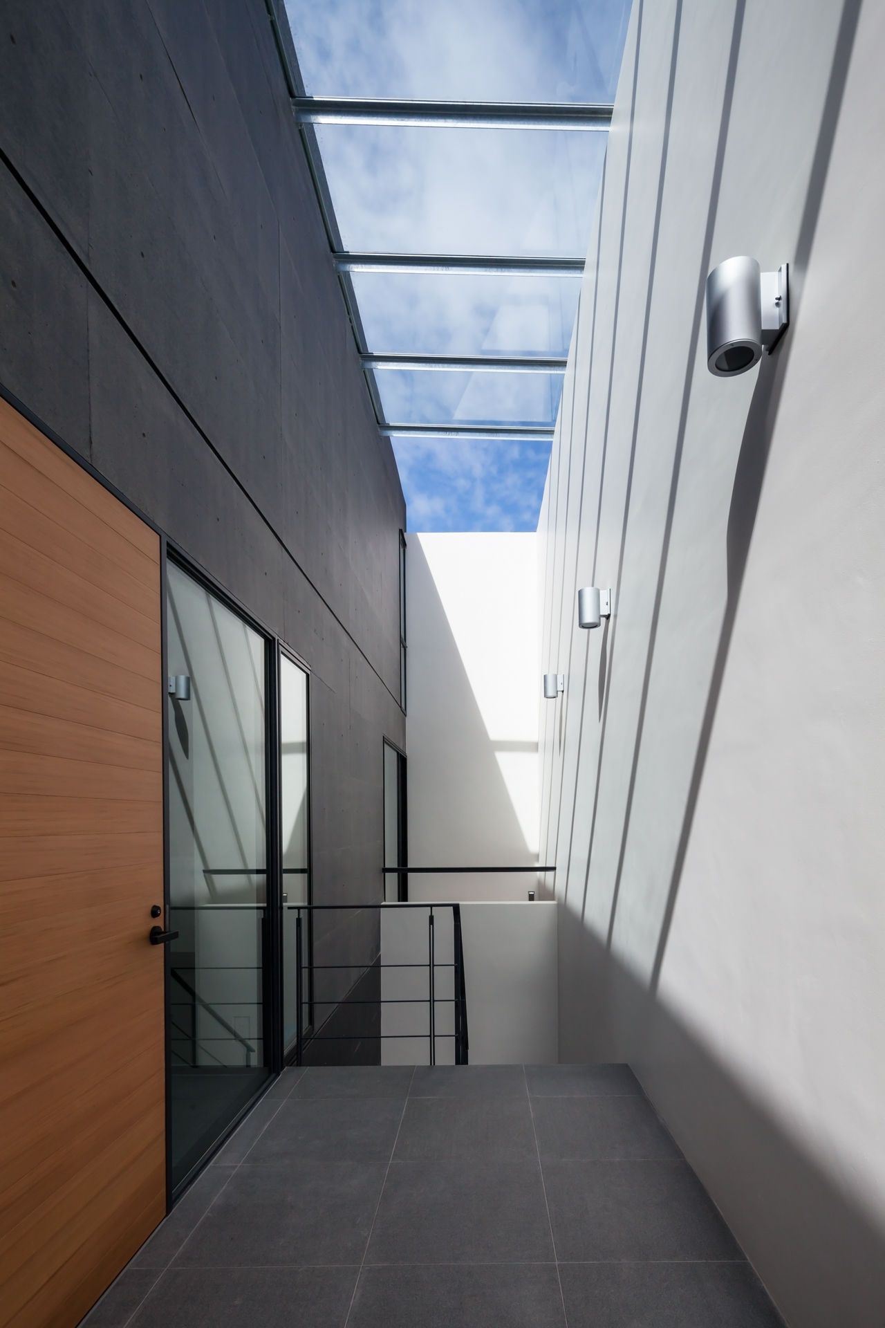 SEASCAPE HOUSE by Tomoyuki Sakakida Architect and Associates - Architizer