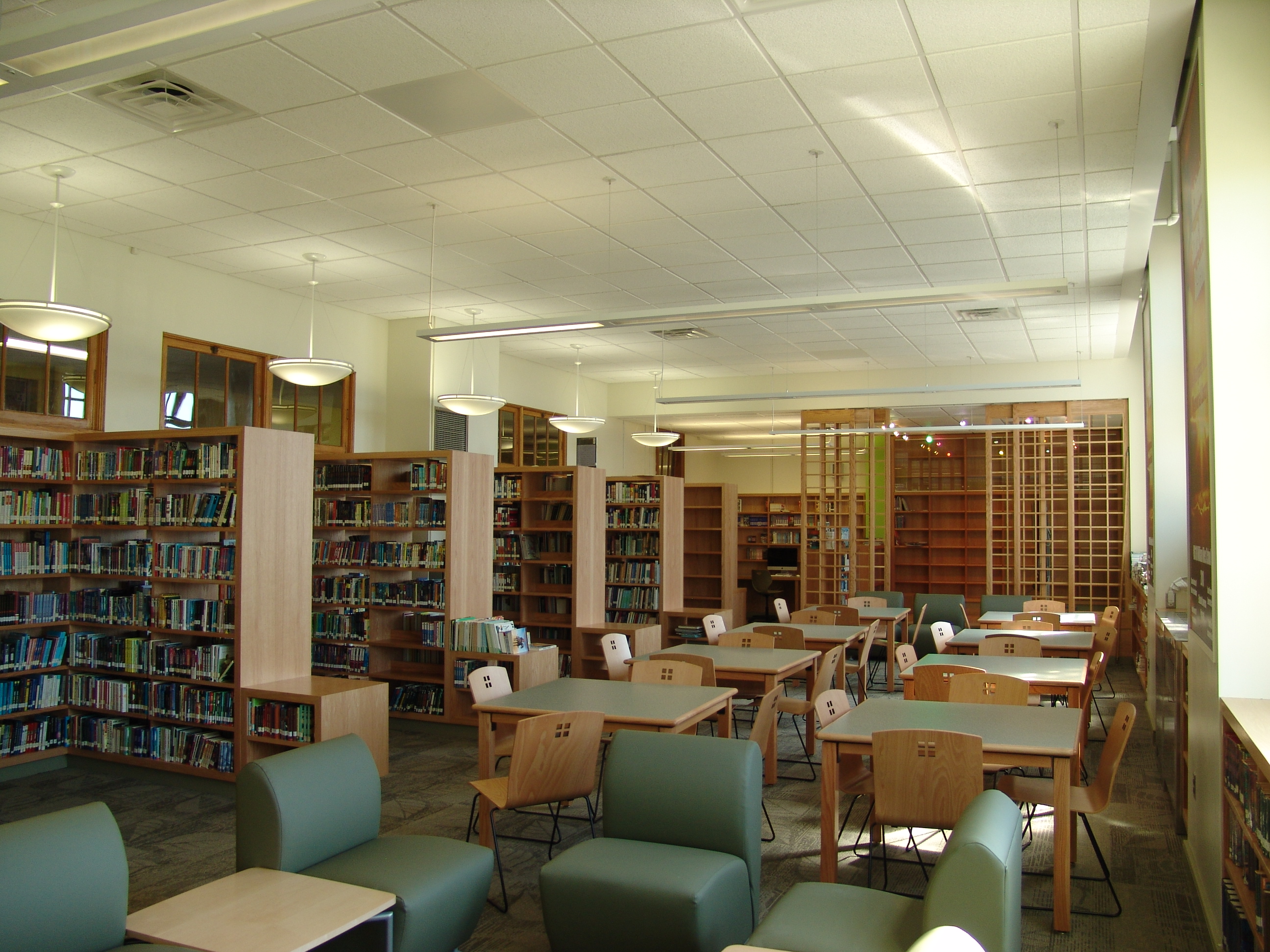 William W. Niles JHS 118 School Library - Architizer