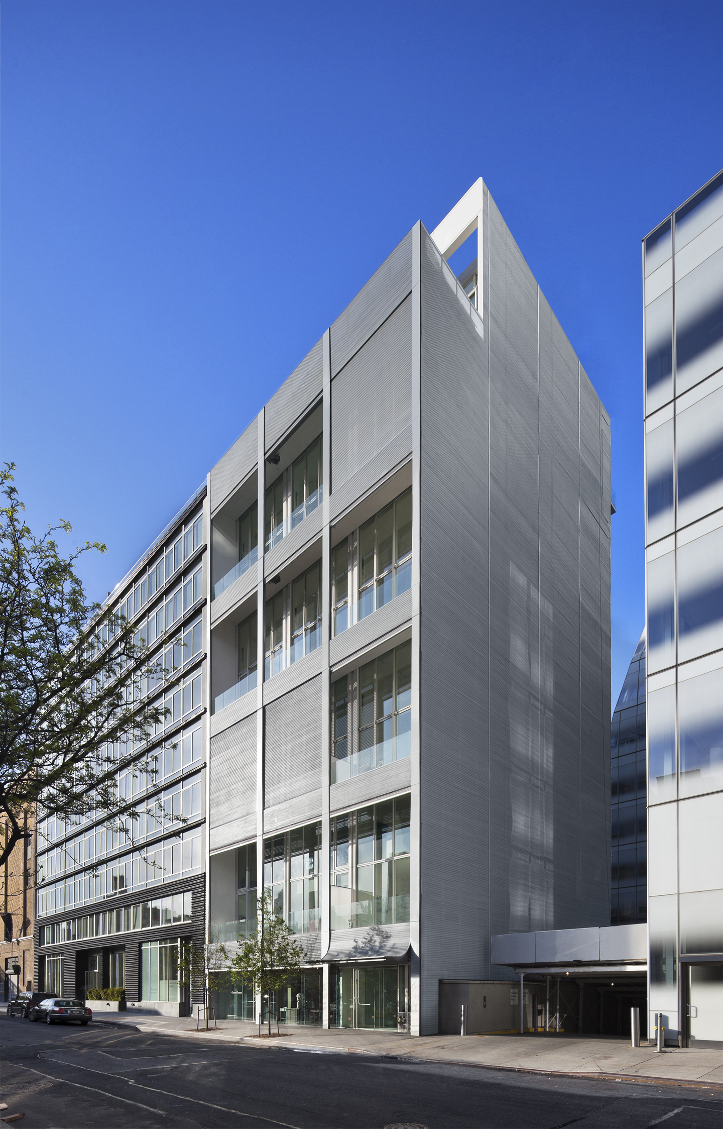 524 West 19th Street: Metal Shutter Houses by Montroy Andersen DeMarco ...