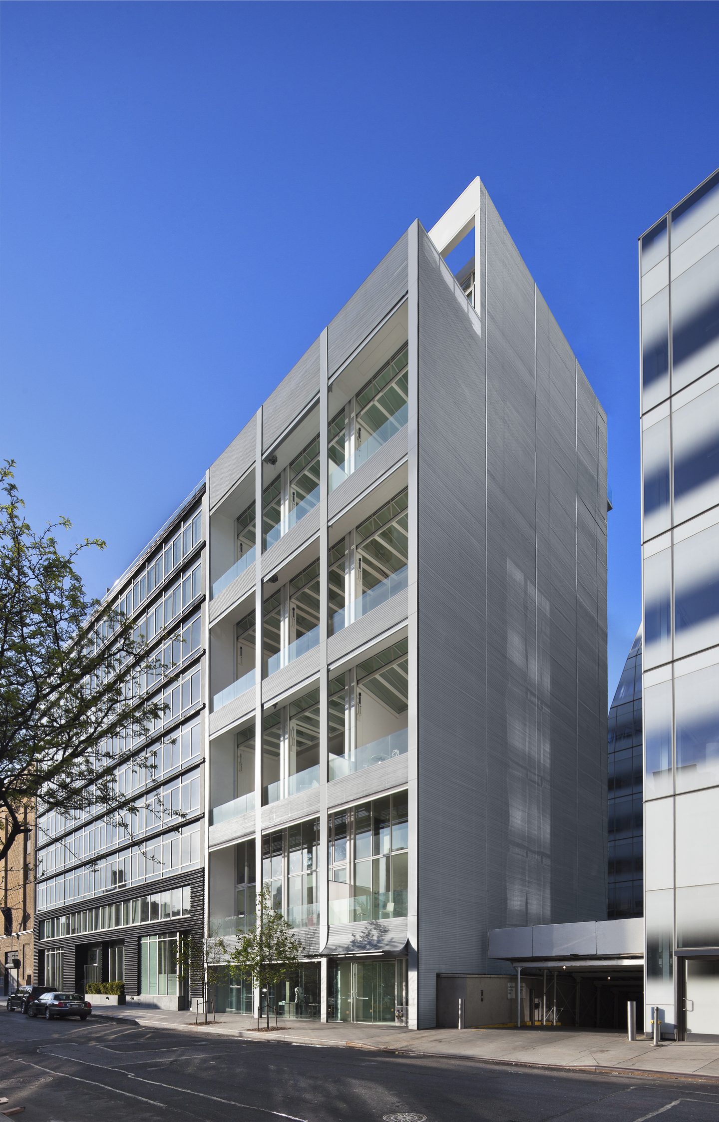 524 West 19th Street: Metal Shutter Houses by Montroy Andersen DeMarco ...