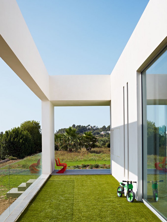 Simple and Modern House Architecture Design with Glass Application by ...