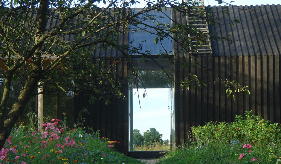 7 Black Timber Residences Embrace Their Dark Side - Architizer Journal