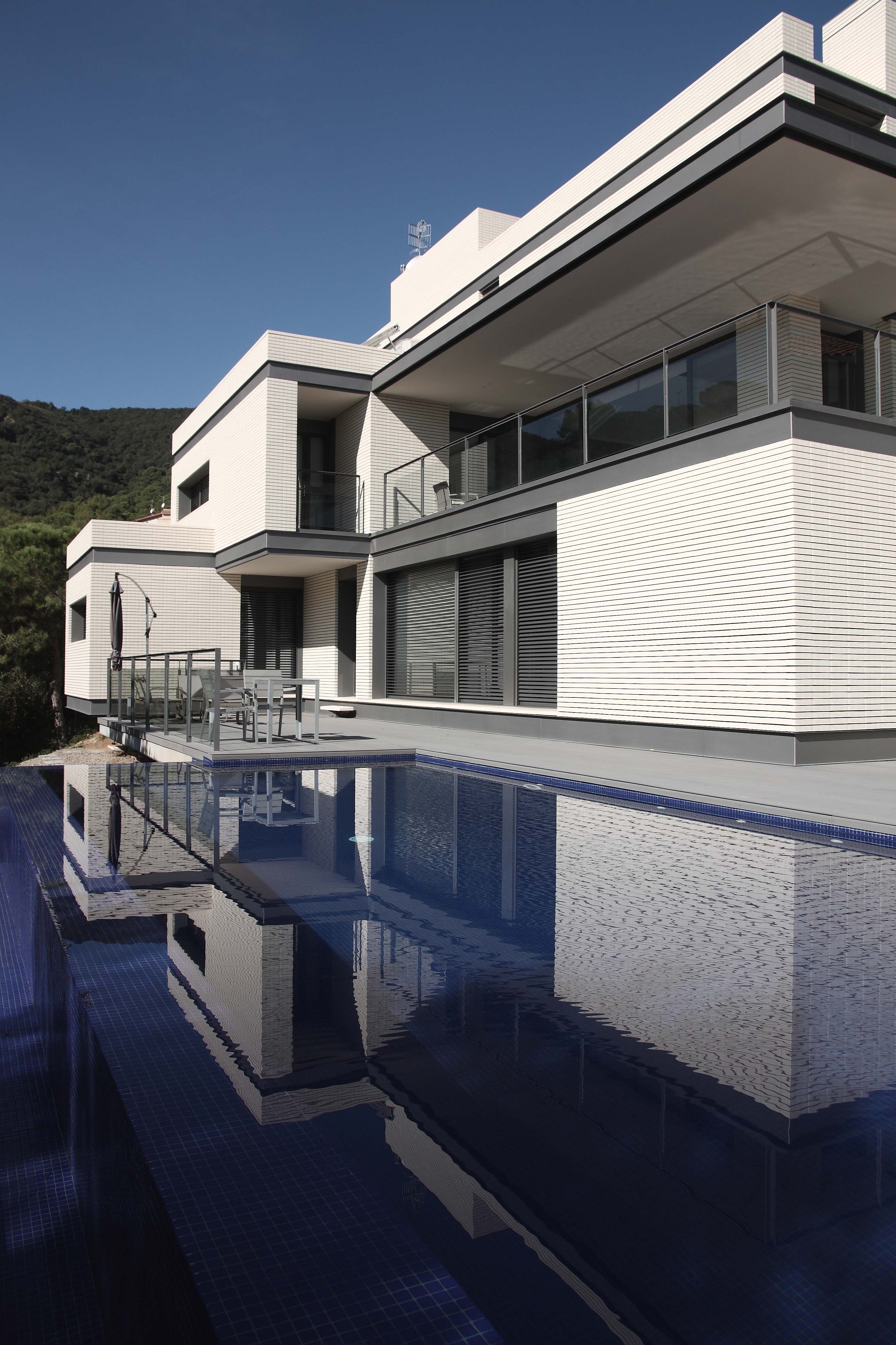 D.O. ALELLA HOUSE by Estudio de Arquitectura e Ingeniería Mirtolini ...