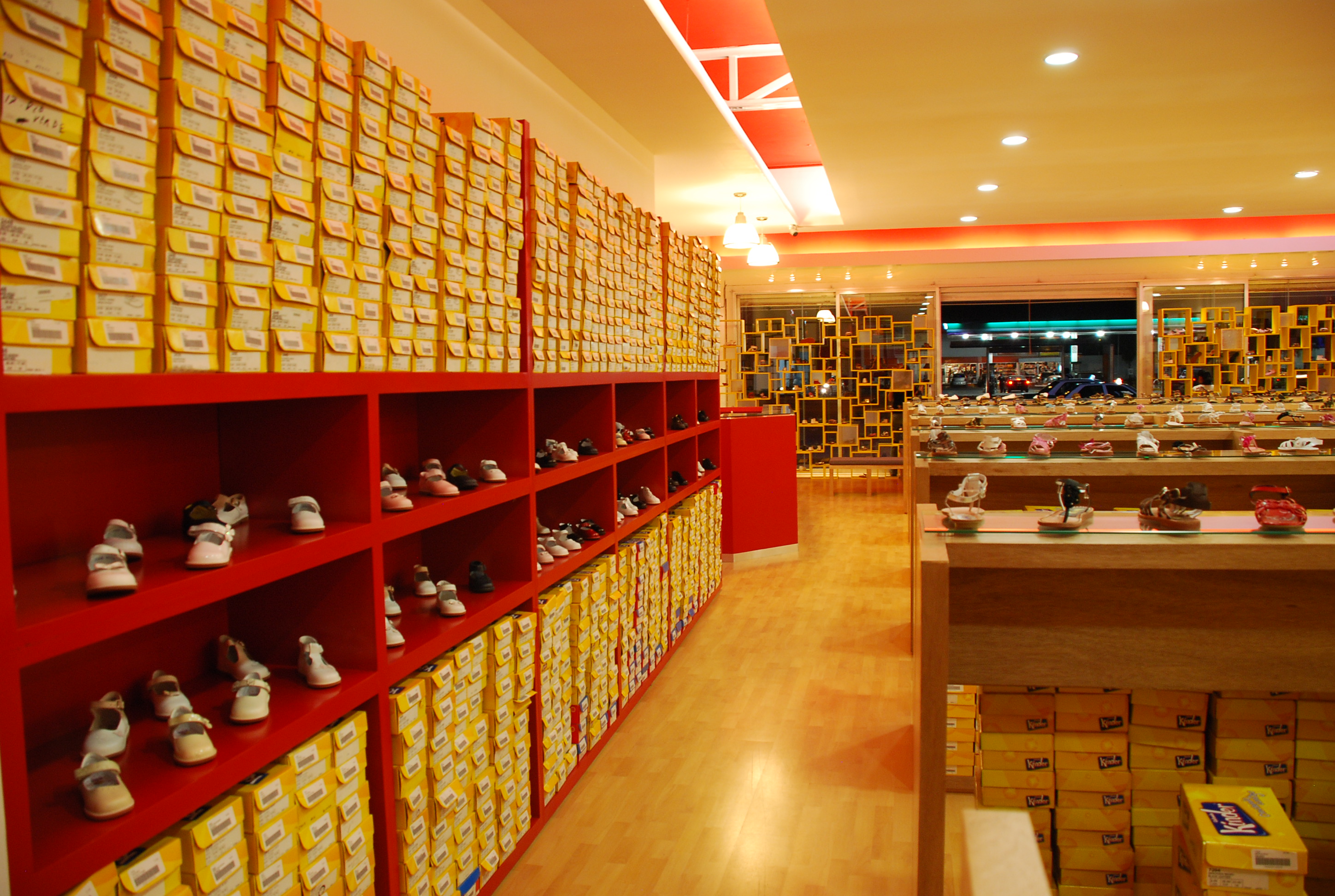 Outlet Kinder Store by AD ARQUITECTOS - Architizer