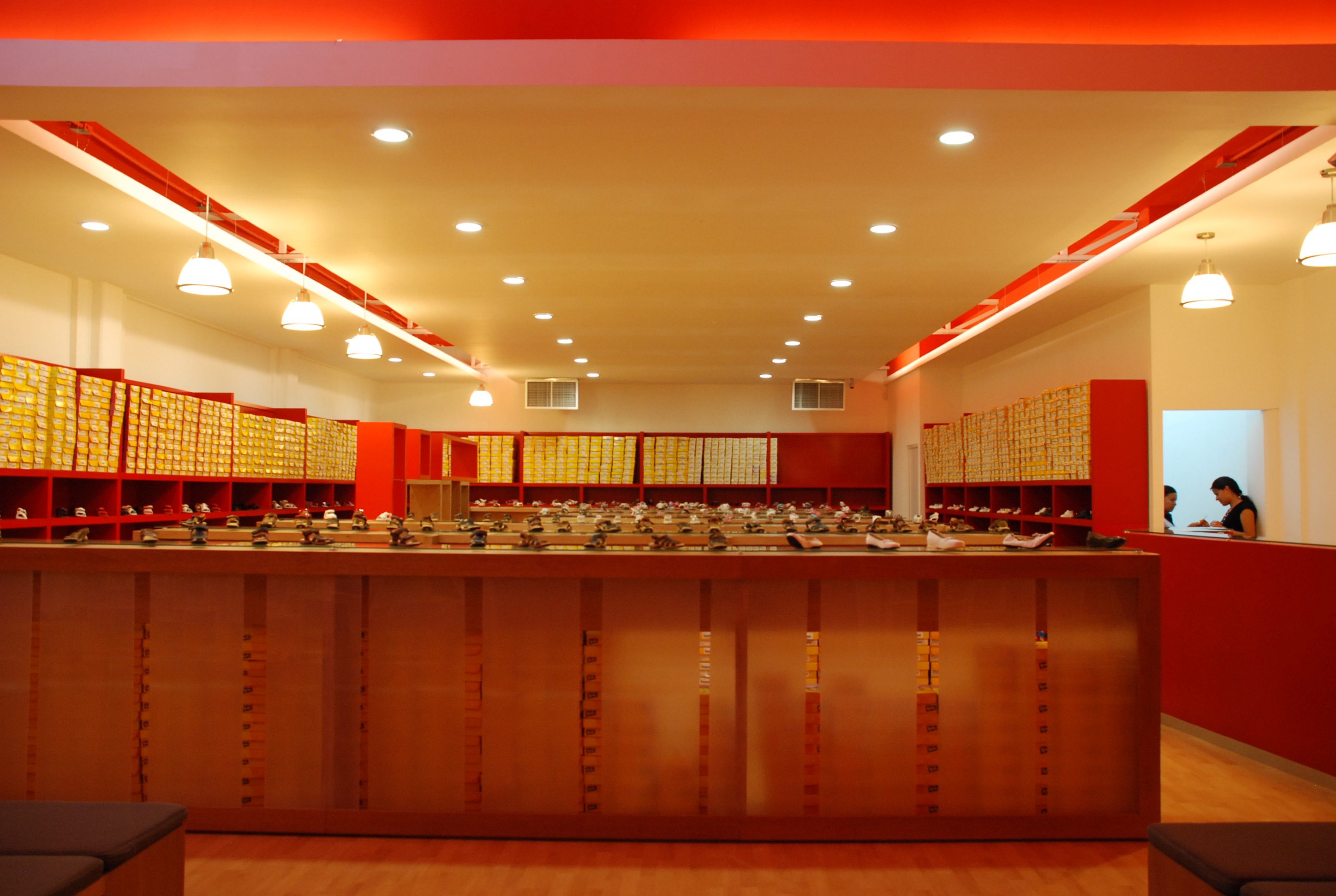 Outlet Kinder Store by AD ARQUITECTOS - Architizer