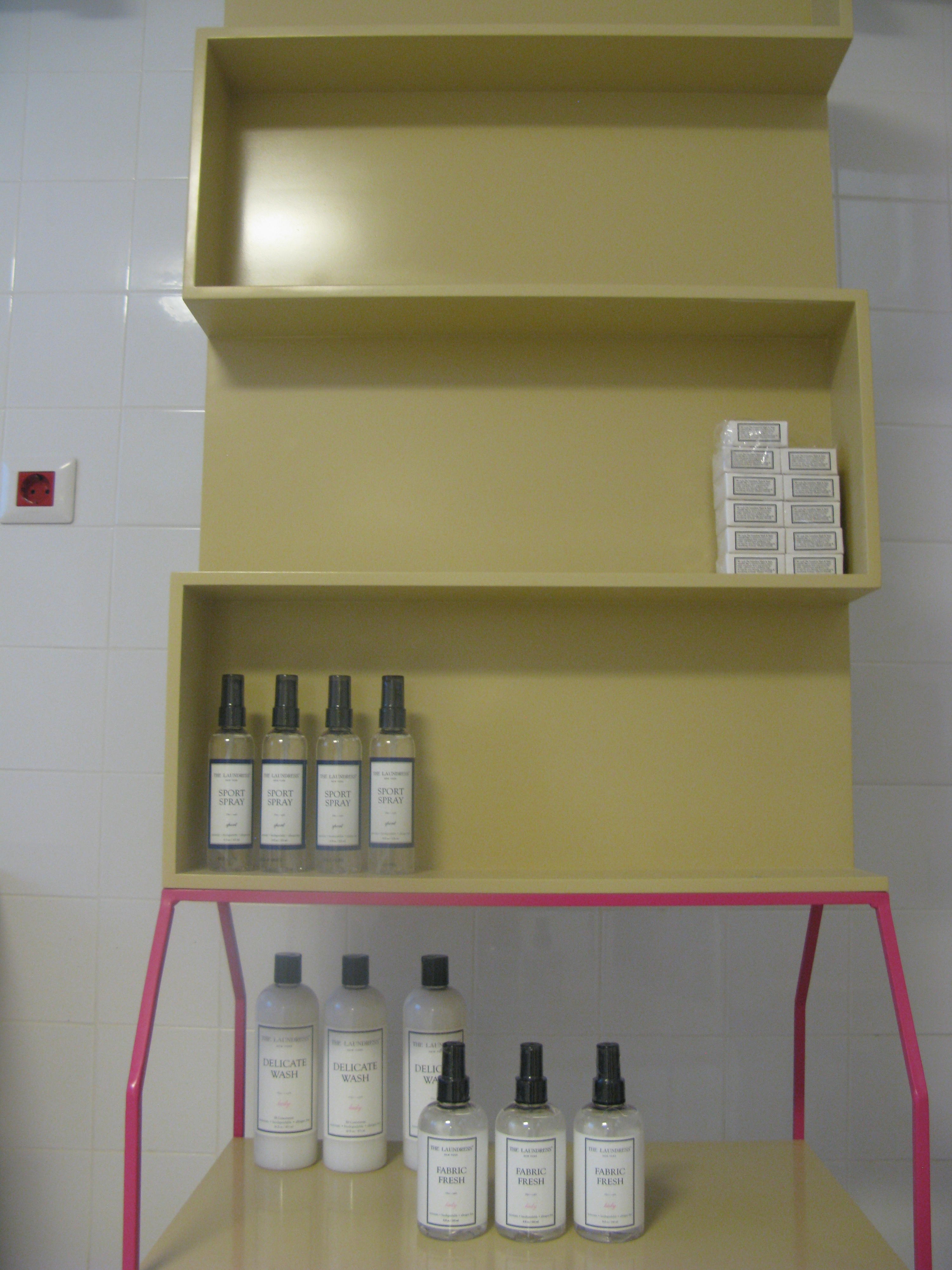 Double face ZIG ZAG product display by URBANVIVA - Architizer